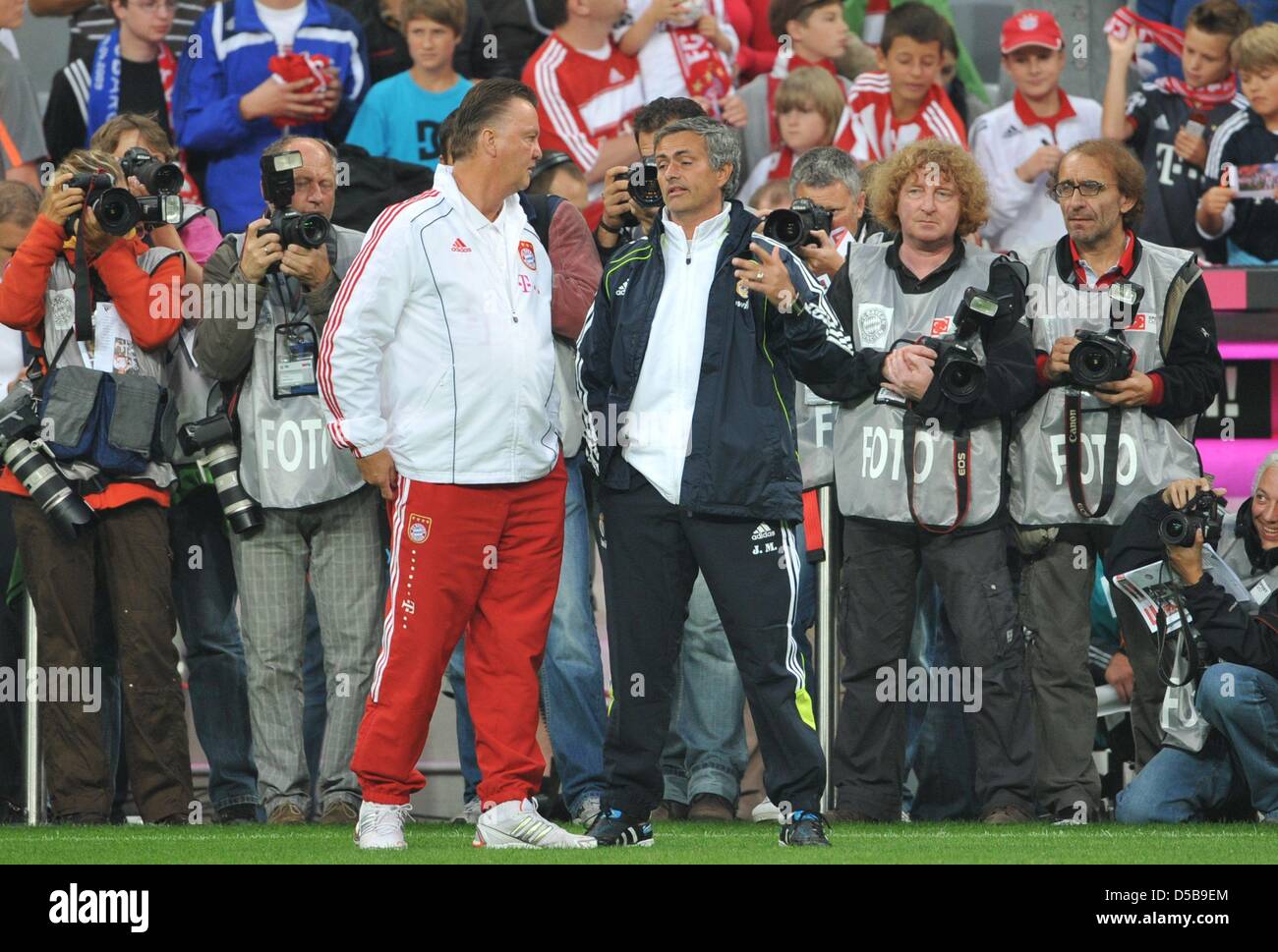 Bayern Munich's soccer coach Louis van Gaal (L) talks to Real Madrid's ...