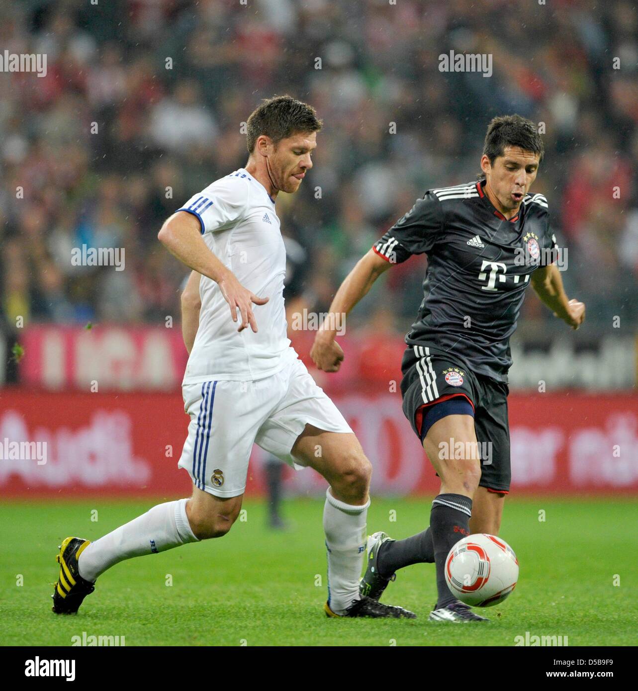 Bayern Munich's Jose Ernesto Sosa (R) and Real Madrid's Xabi Alonso (L ...