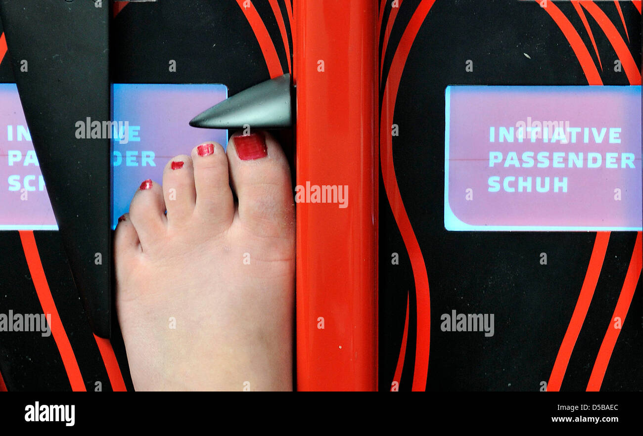 A foot of a woman is measured during the presentation of the 'German ...