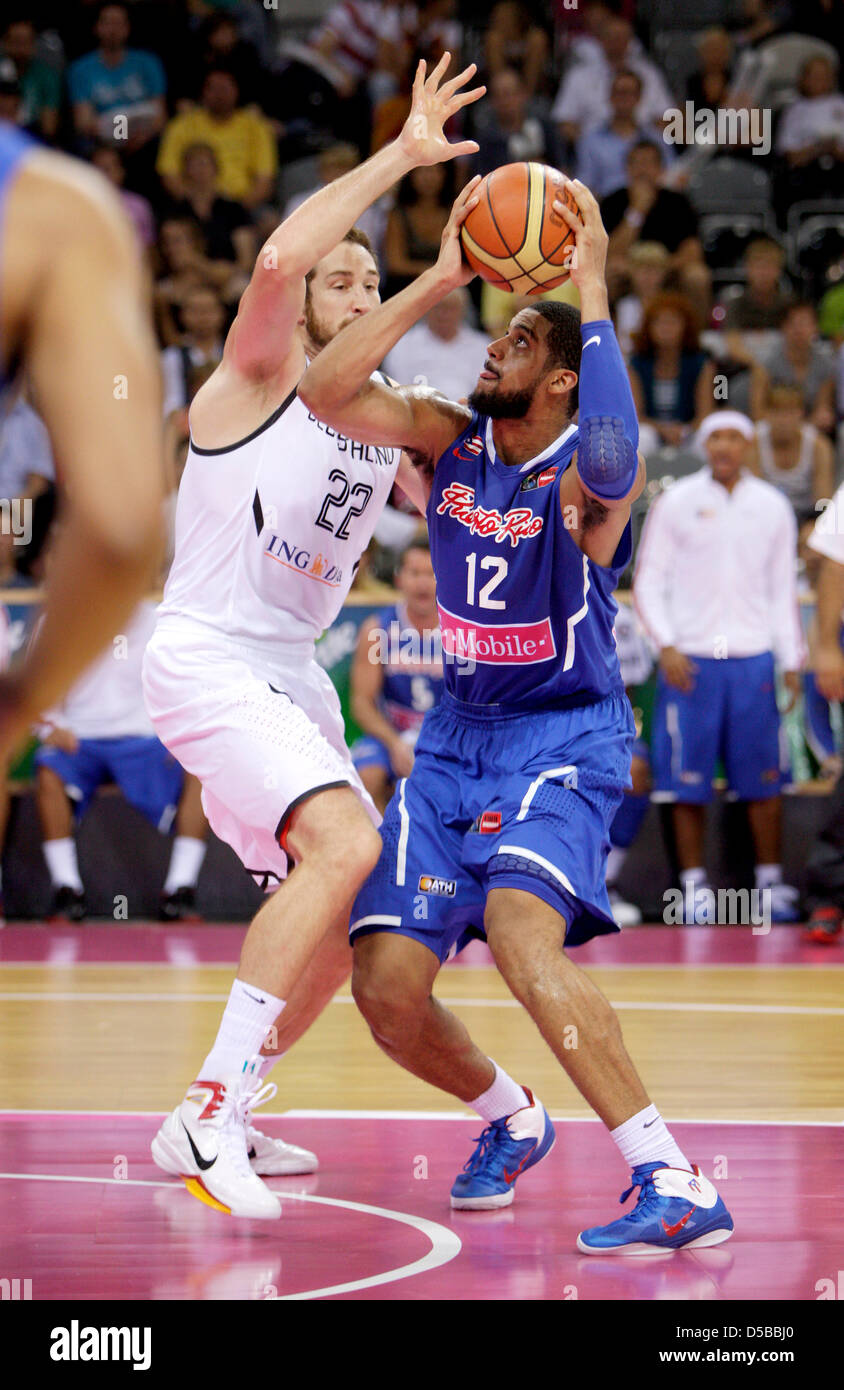 German Christopher McNaughton (L) tries to block Puerto Rican Nathan ...