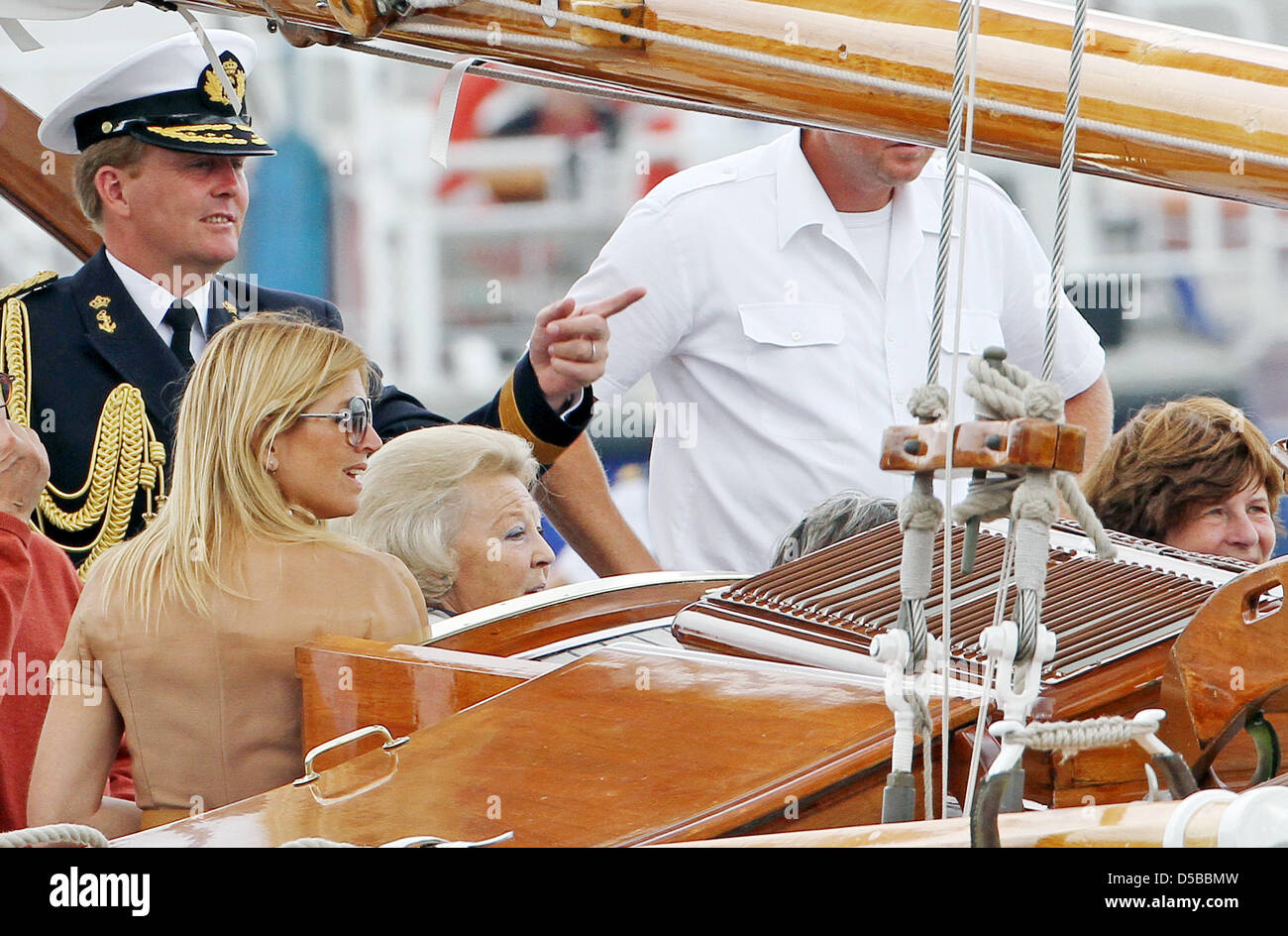 Dutch Queen Beatrix (C), Crown Prince Willem-Alexander (L) and Crown ...