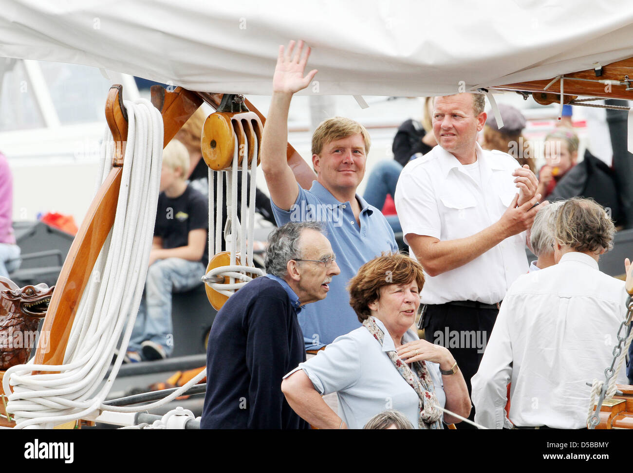 Dutch Crown Prince Willem-Alexander (C) sails on the private ship 'De ...