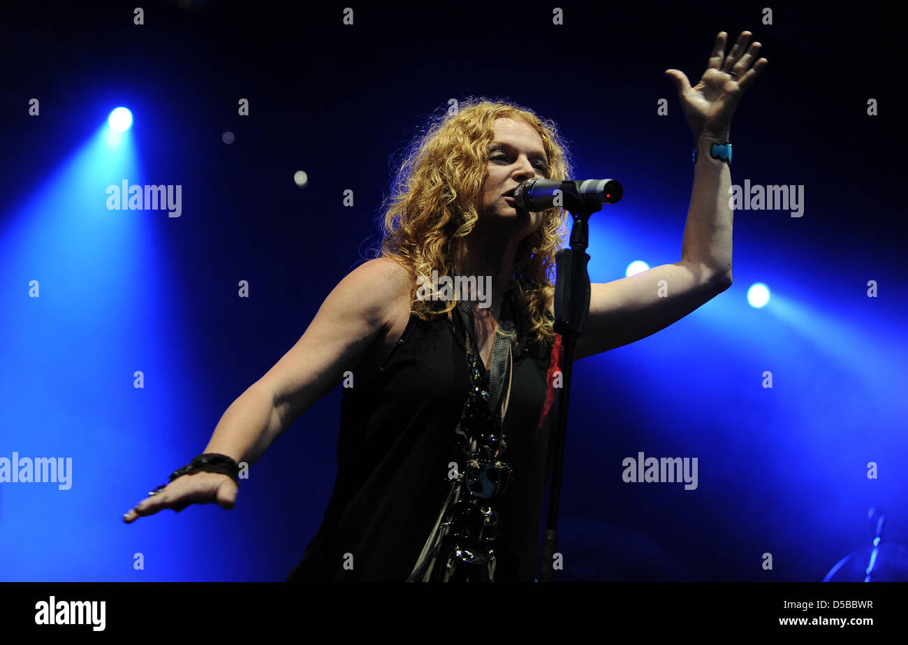 German pop band 2Raumwohnung performs with singer Inga Humpe at the ...