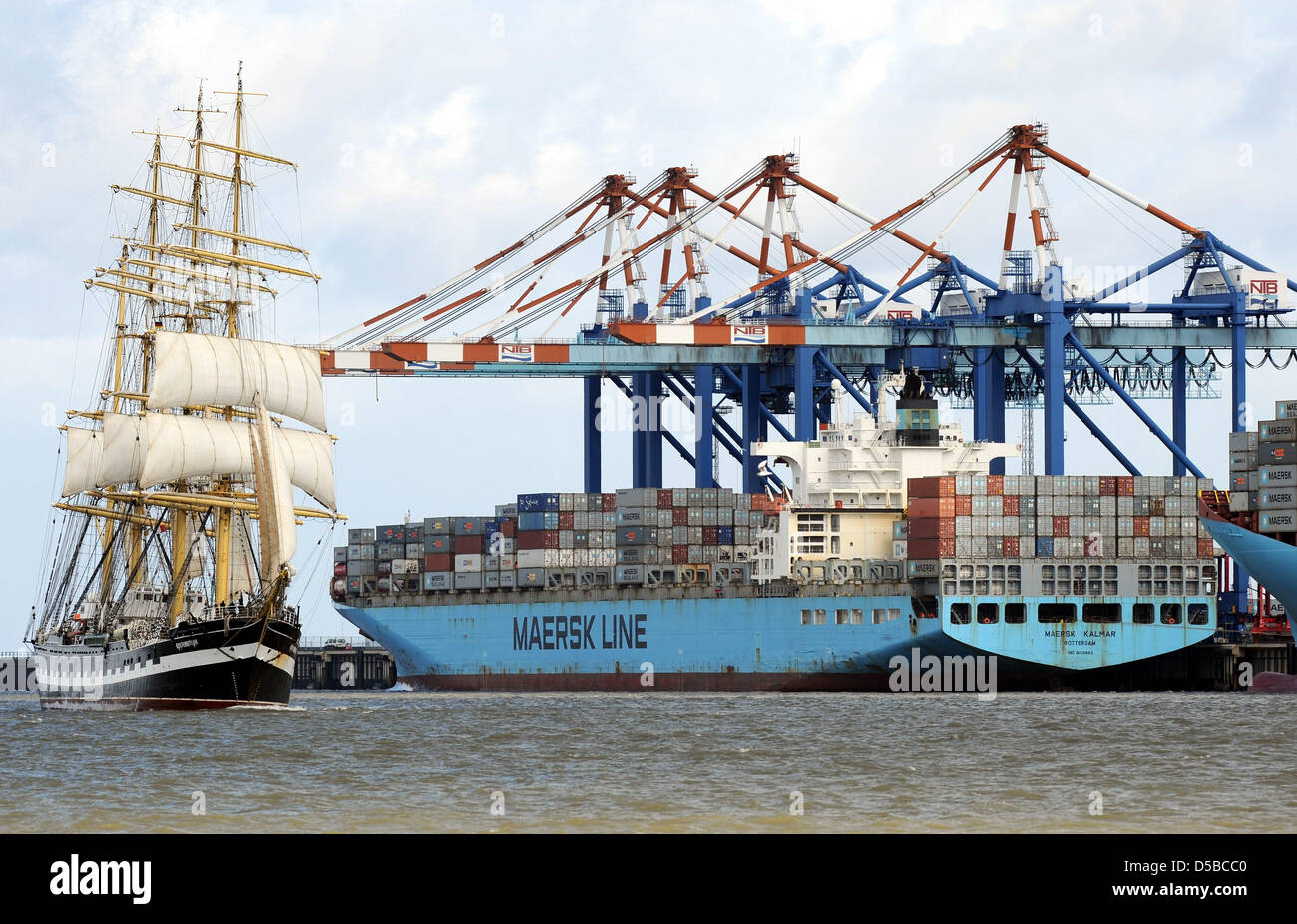 Full Rigged Ship High Resolution Stock Photography and Images - Alamy
