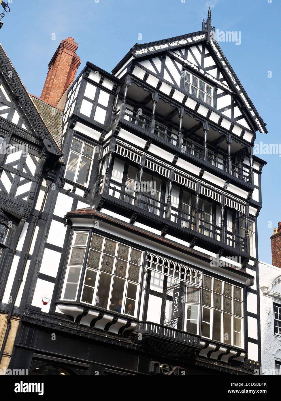 Half timbered tudor buildings in chester hi-res stock photography and ...