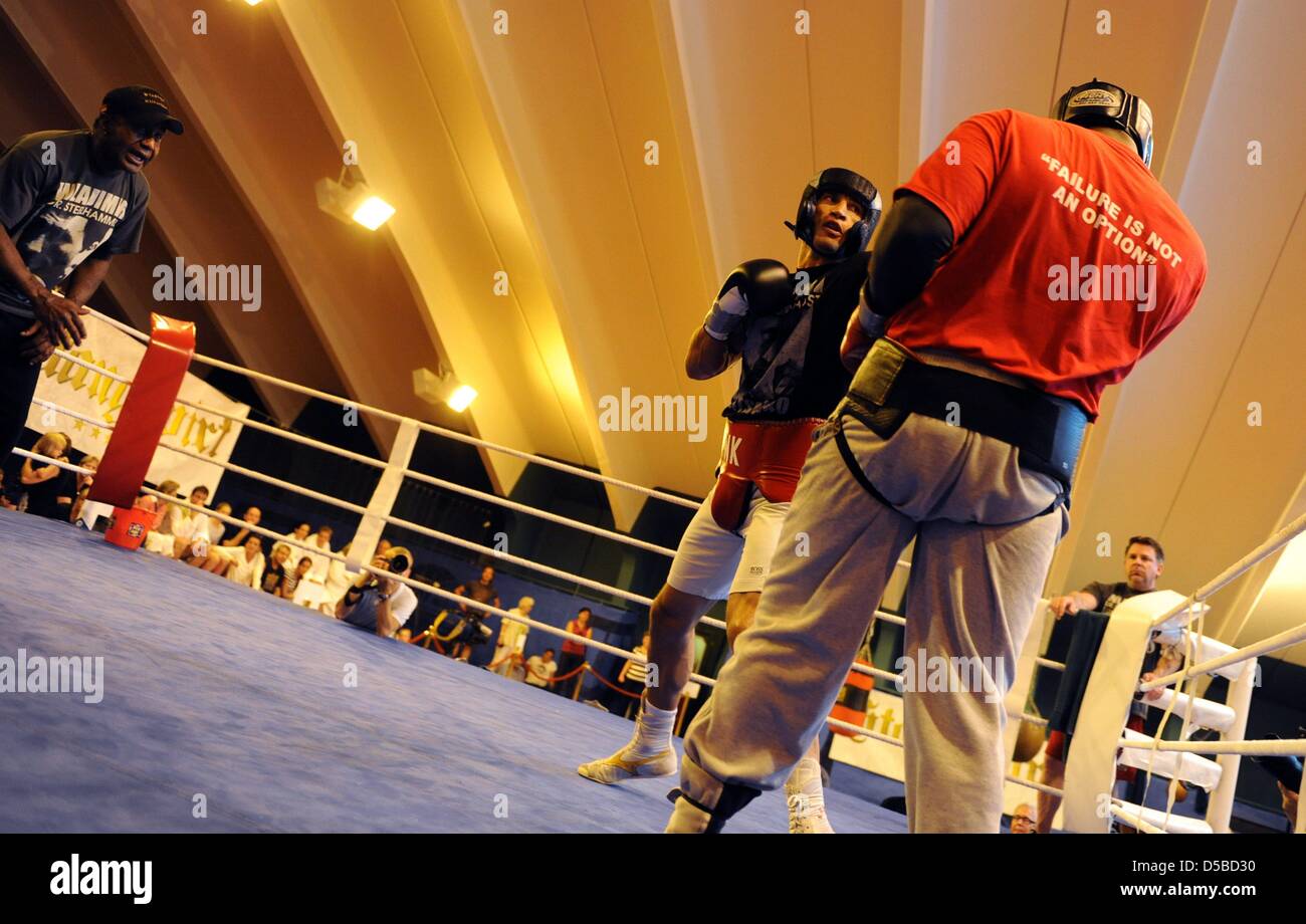 Under supervision of his American coach Emanuel Steward, Ukrainian ...