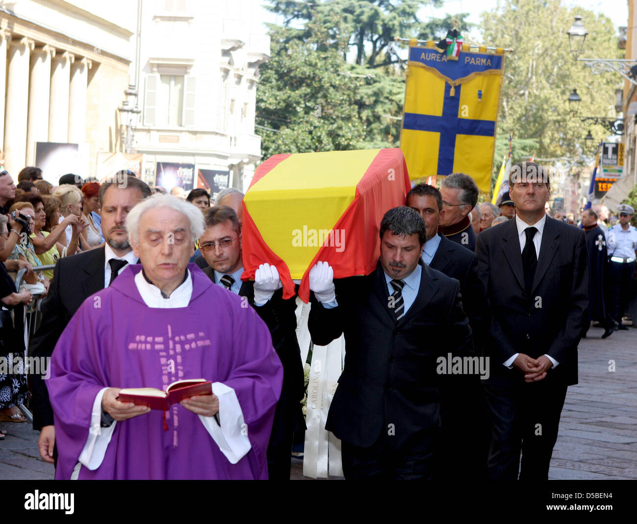 Funeral of Prince Carlos Hugo of Bourbon-Parma in the Basilica Santa ...