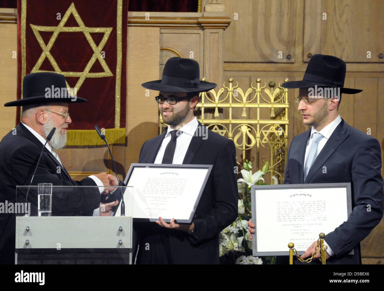 Rabbi shlomo hi-res stock photography and images - Alamy