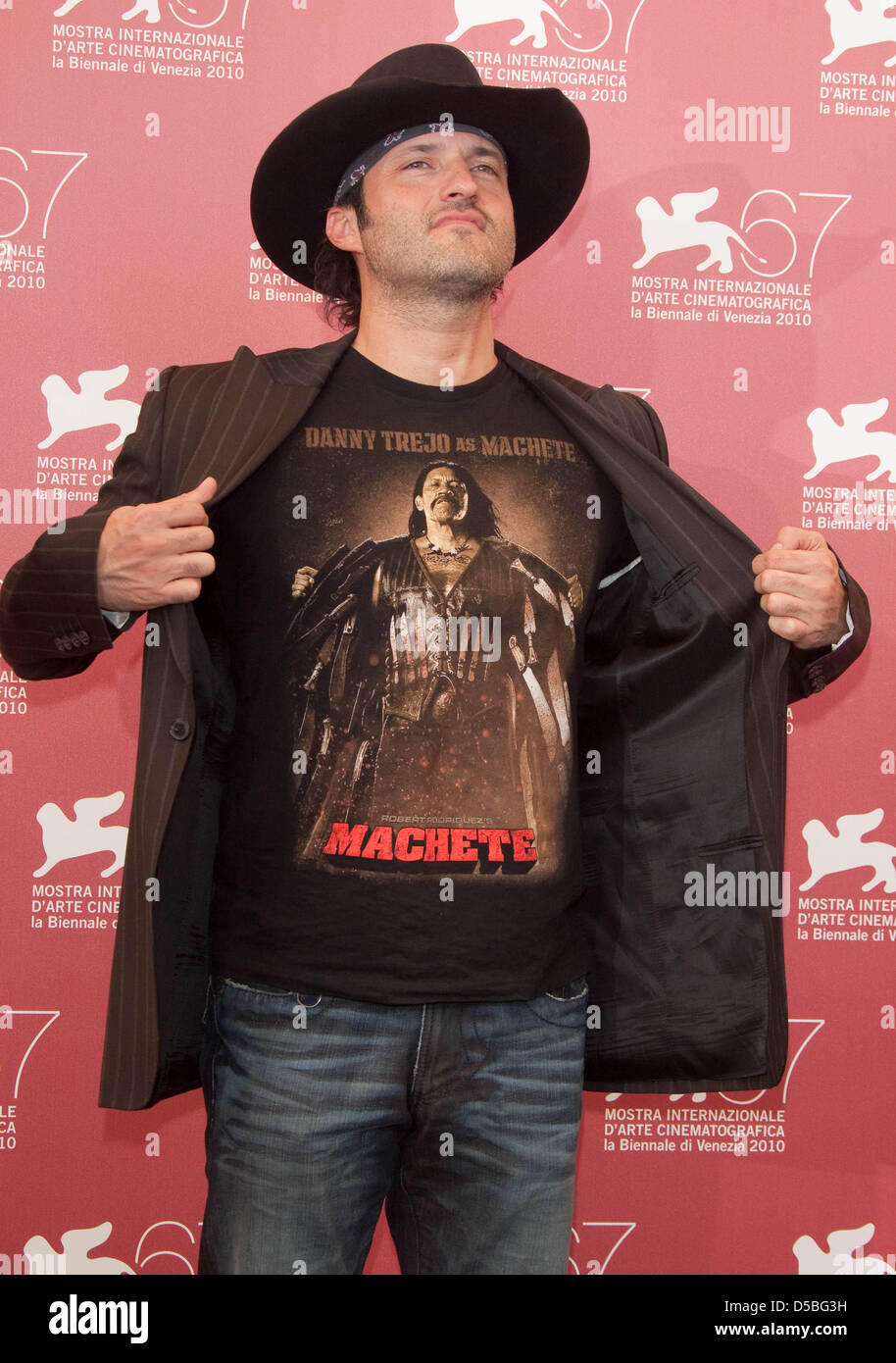 Director Robert Rodriguez attends the photocall of 'Machete' during the ...