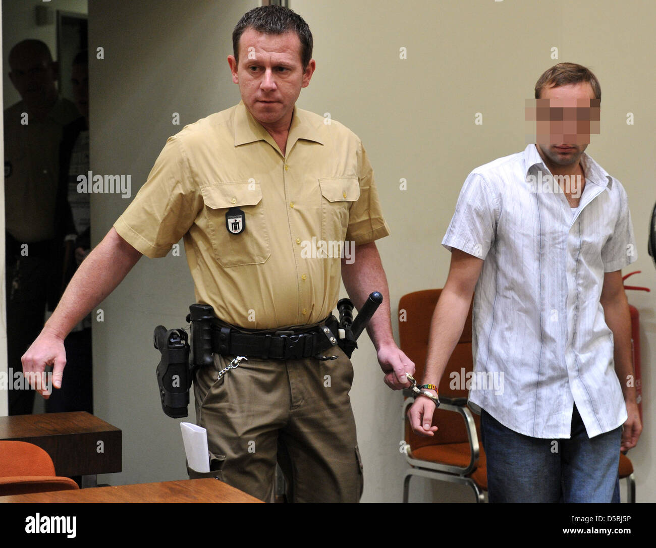 The 18-year-old defendant Sebastian L. (R) arrives for the proclamation ...
