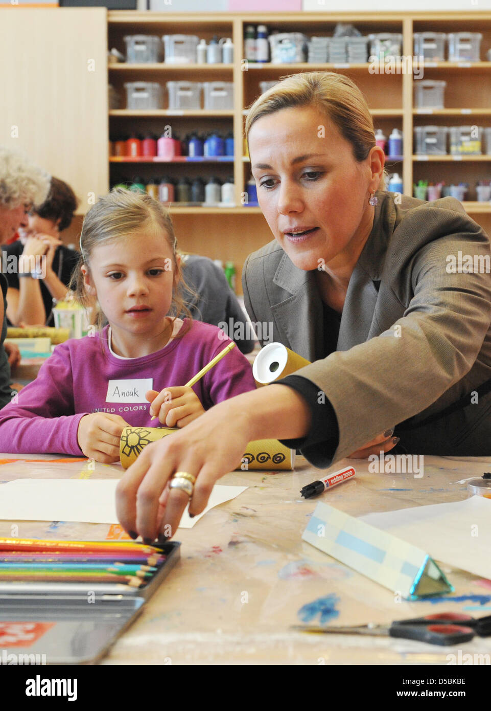 The wife of German Federal President Christian Wulff works on a ...