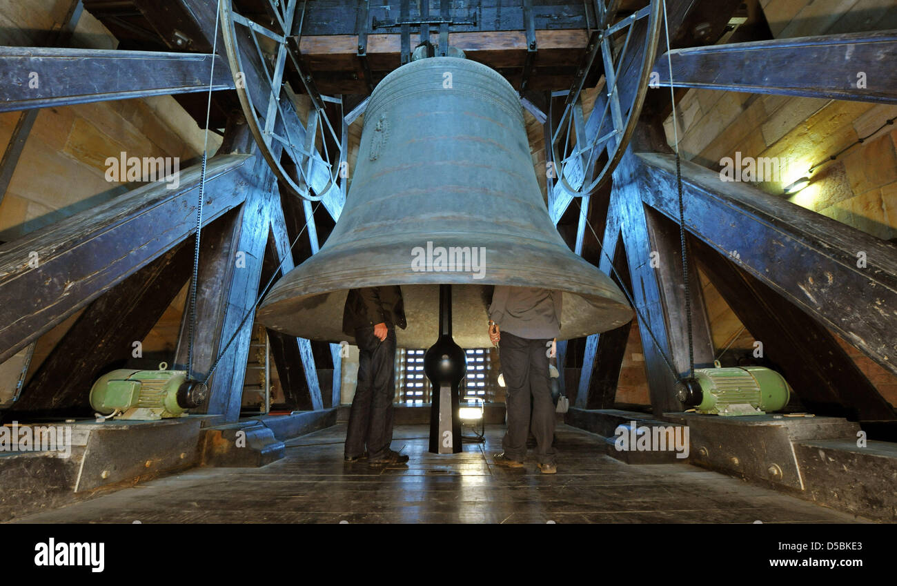 Visitors stand under the bell 'Gloriosa', the world's biggest free ...
