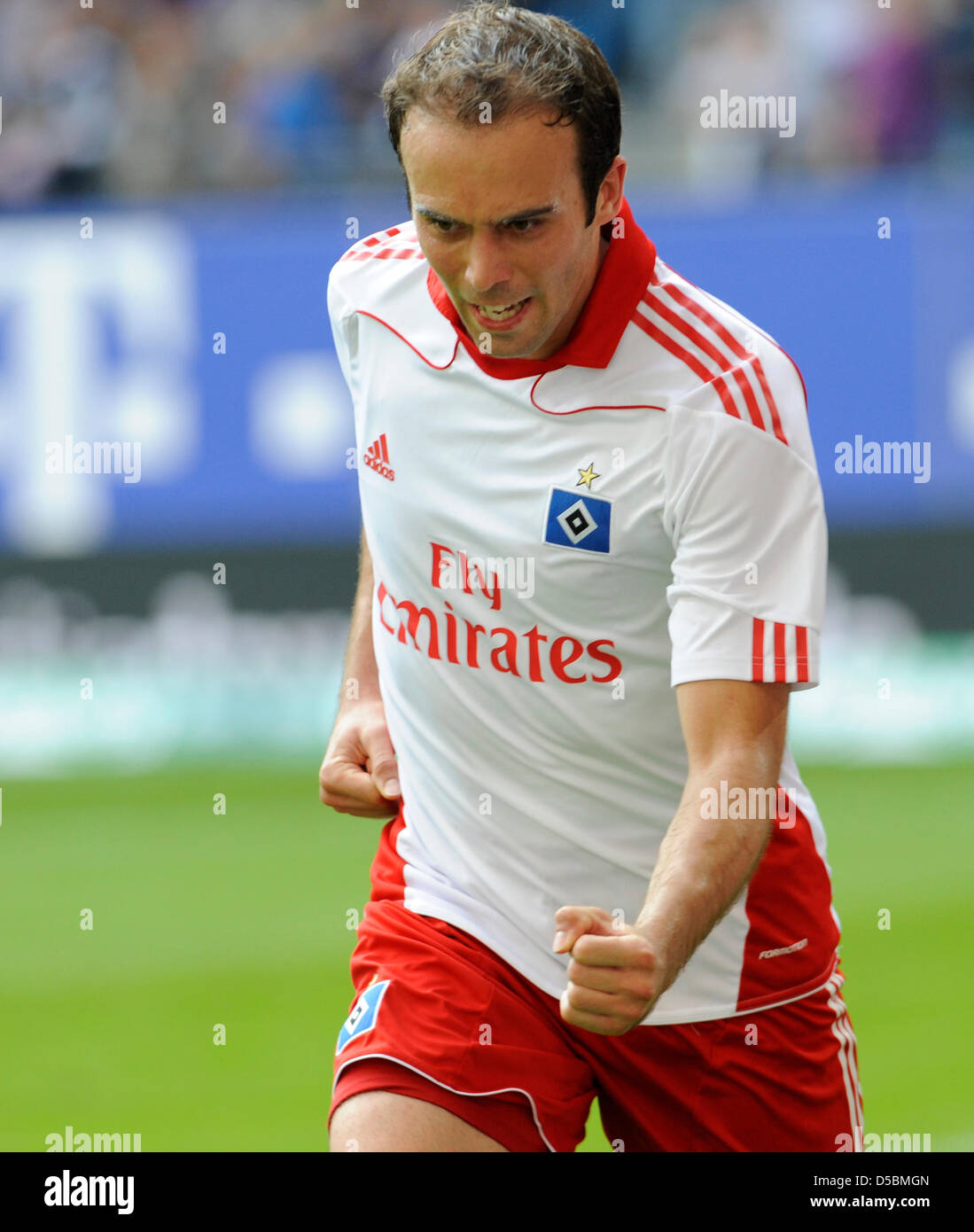 Hamburg's Joris Mathijsen celebrates after his goal during German ...