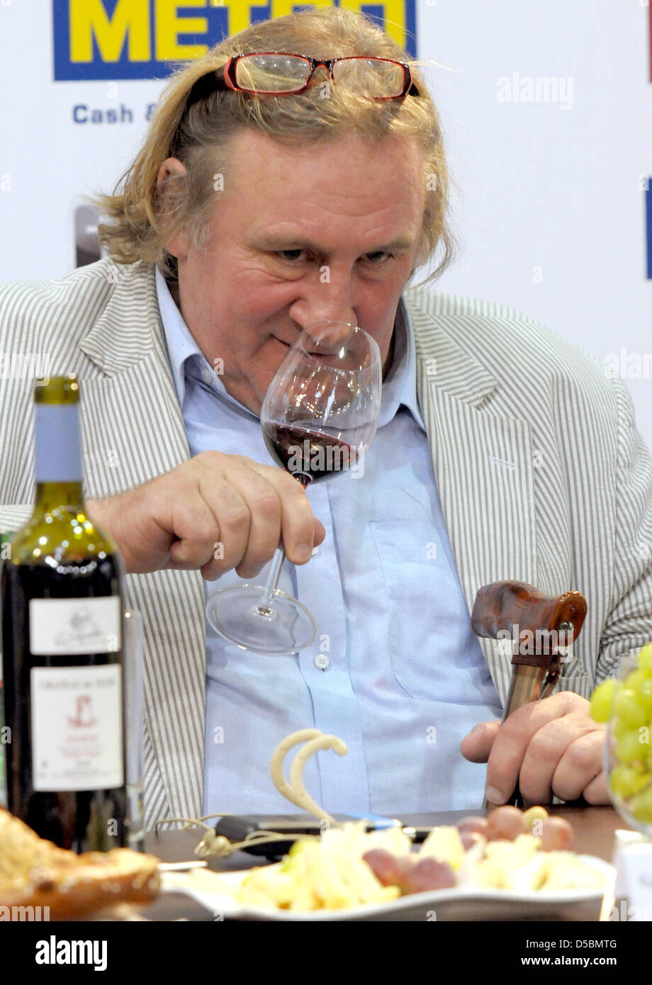 Gerard depardieu wine hi-res stock photography and images - Alamy