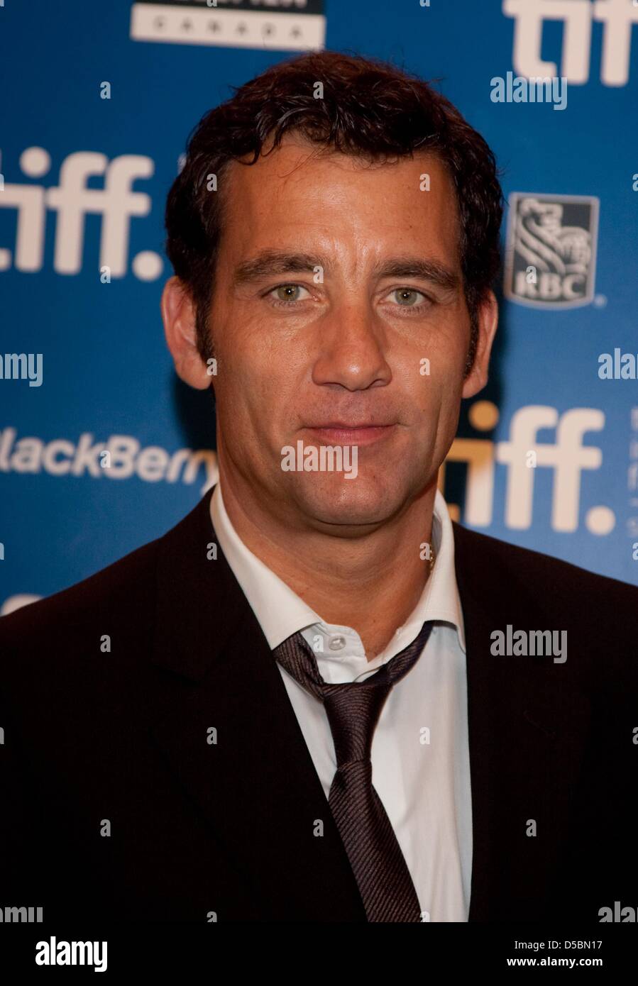 Actor clive owen hi-res stock photography and images - Alamy