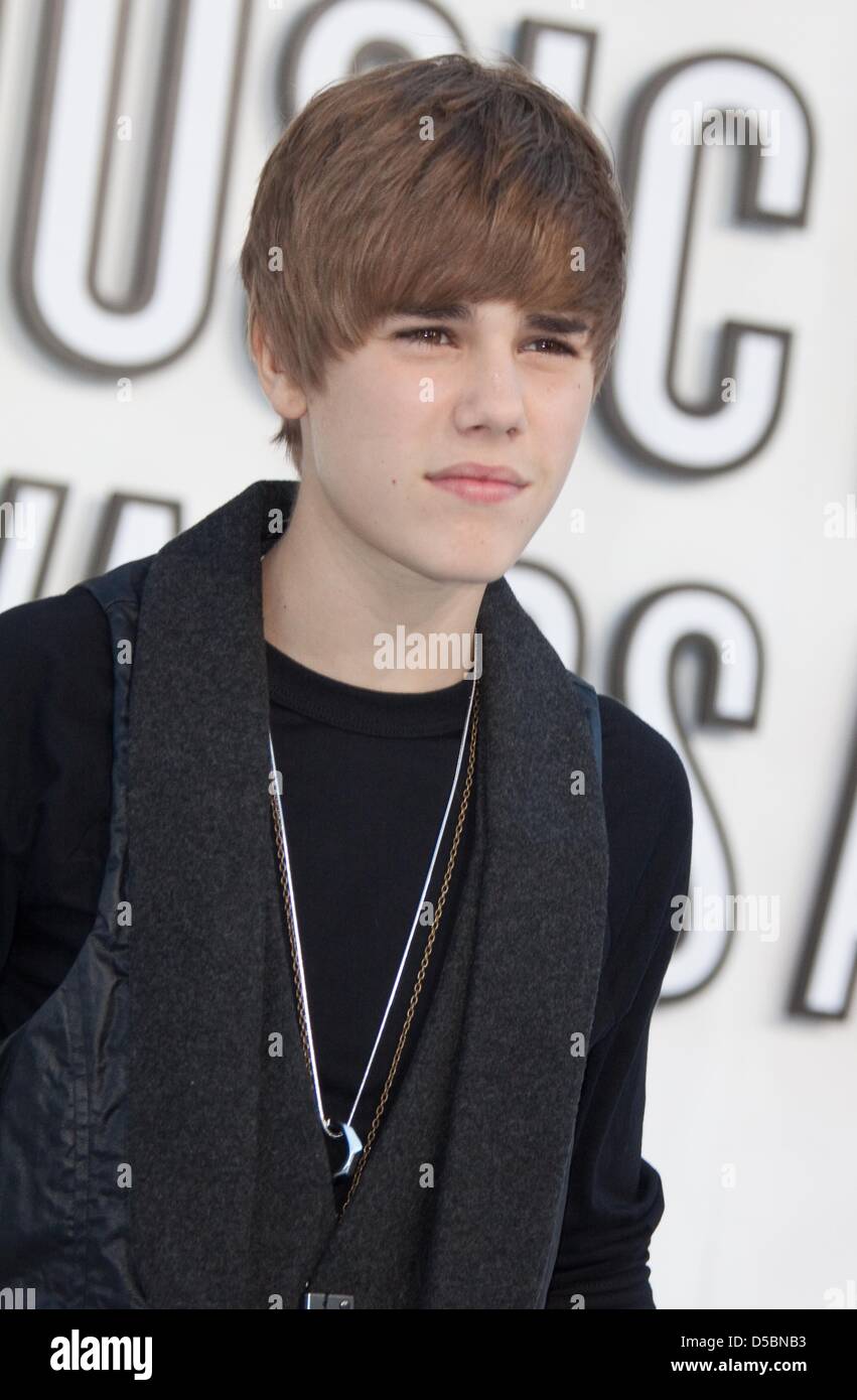 Singer Justin Bieber attends the 2010 MTV Video Music Awards at the ...