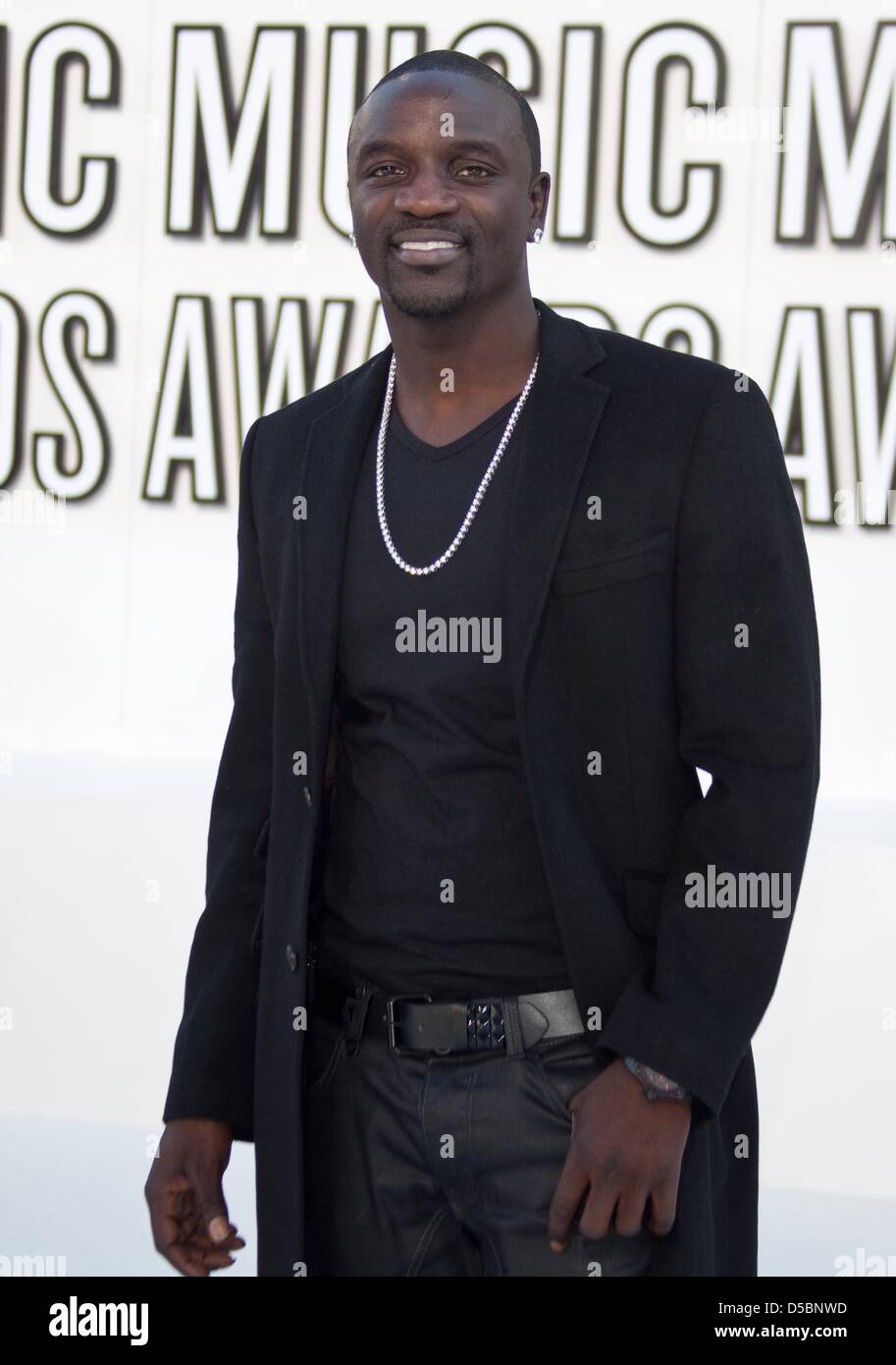 Singer Akon attends the 2010 MTV Video Music Awards at the Nokia ...