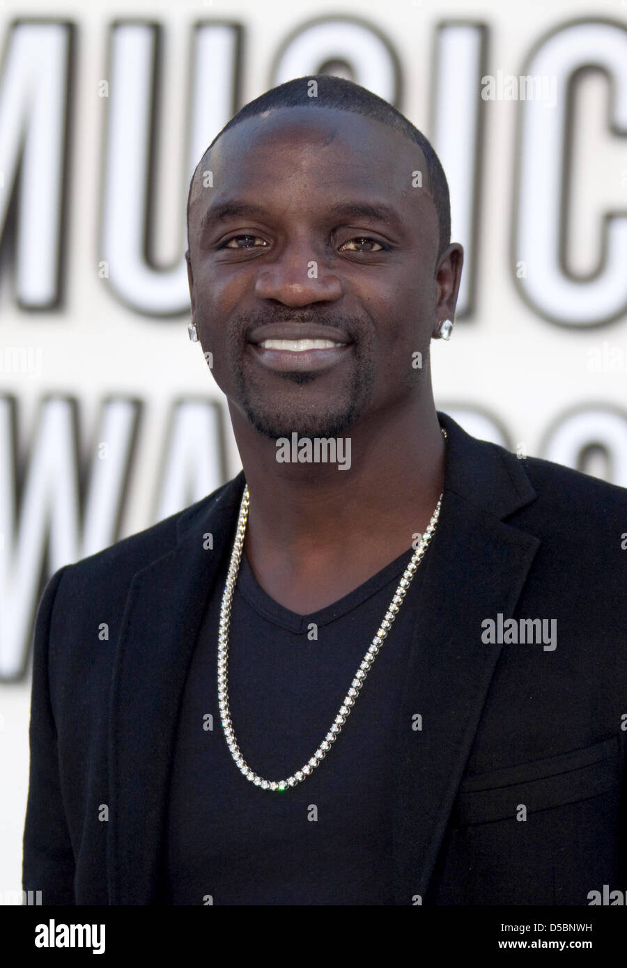 Singer Akon attends the 2010 MTV Video Music Awards at the Nokia ...