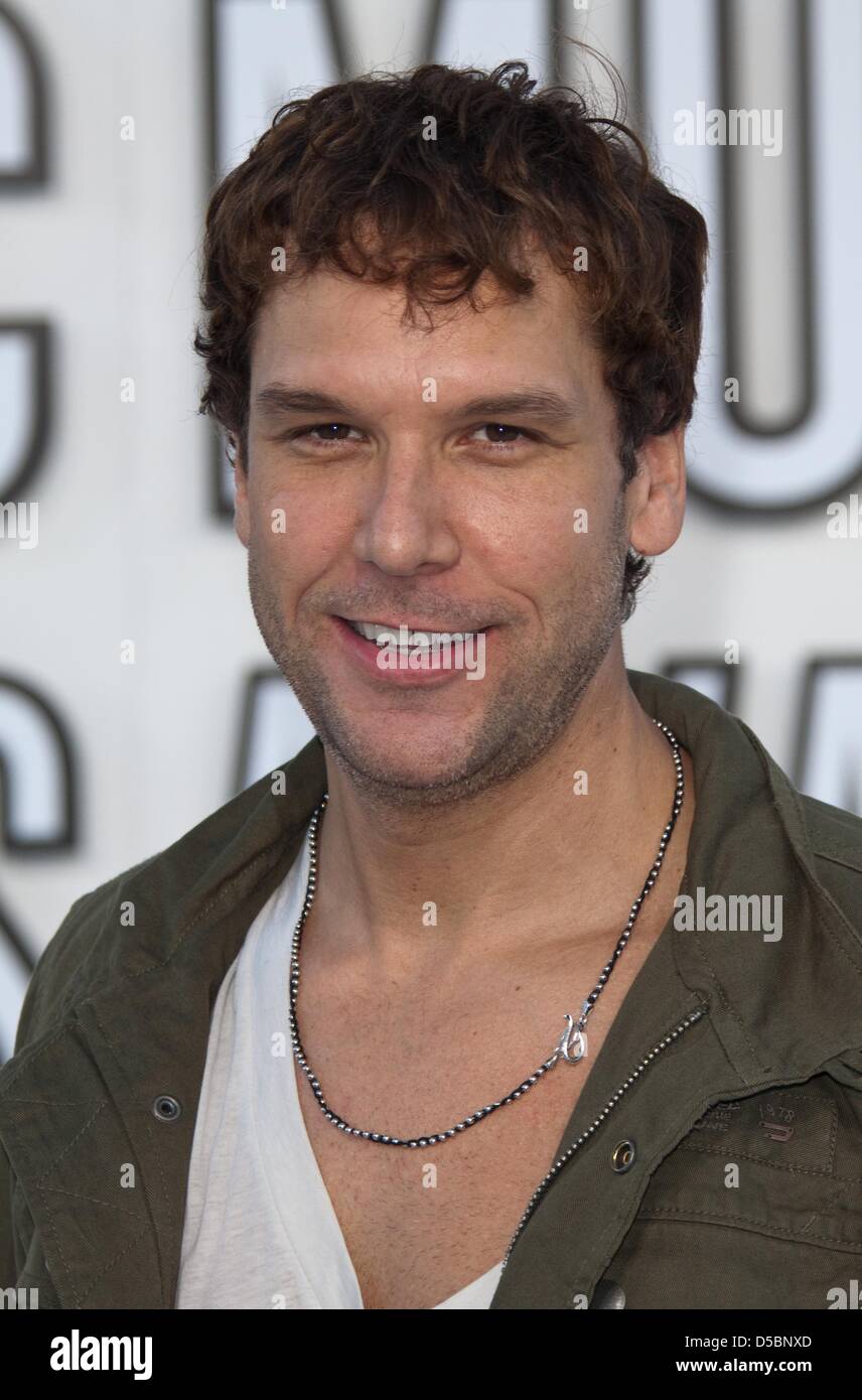 Comedian Dane Cook attends the 2010 MTV Video Music Awards at the Nokia ...