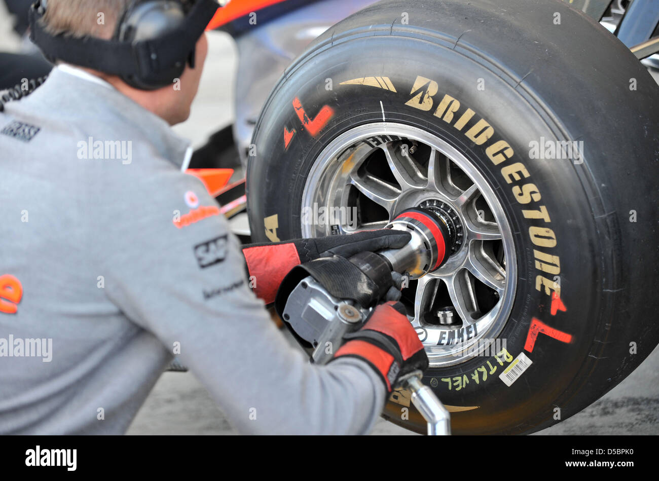 Mclaren f1 pit crew 2010 hi-res stock photography and images - Alamy