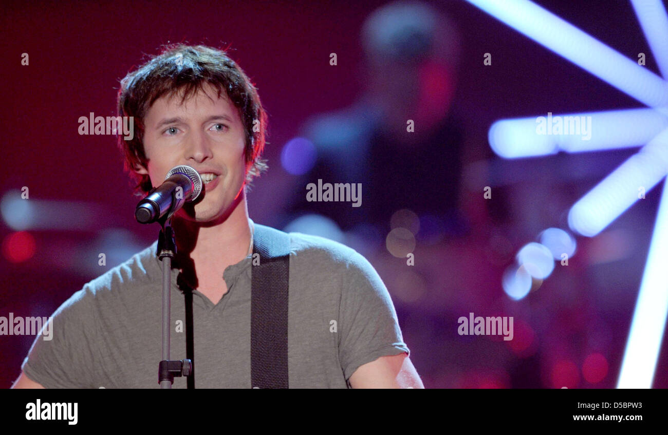 British singer James Blunt performs on the German television show ...