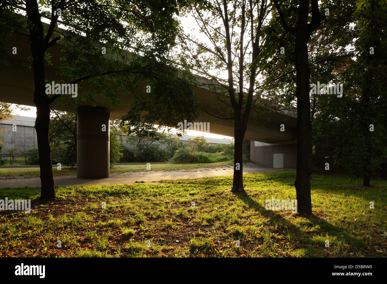 Under freeway architecture hi-res stock photography and images - Alamy