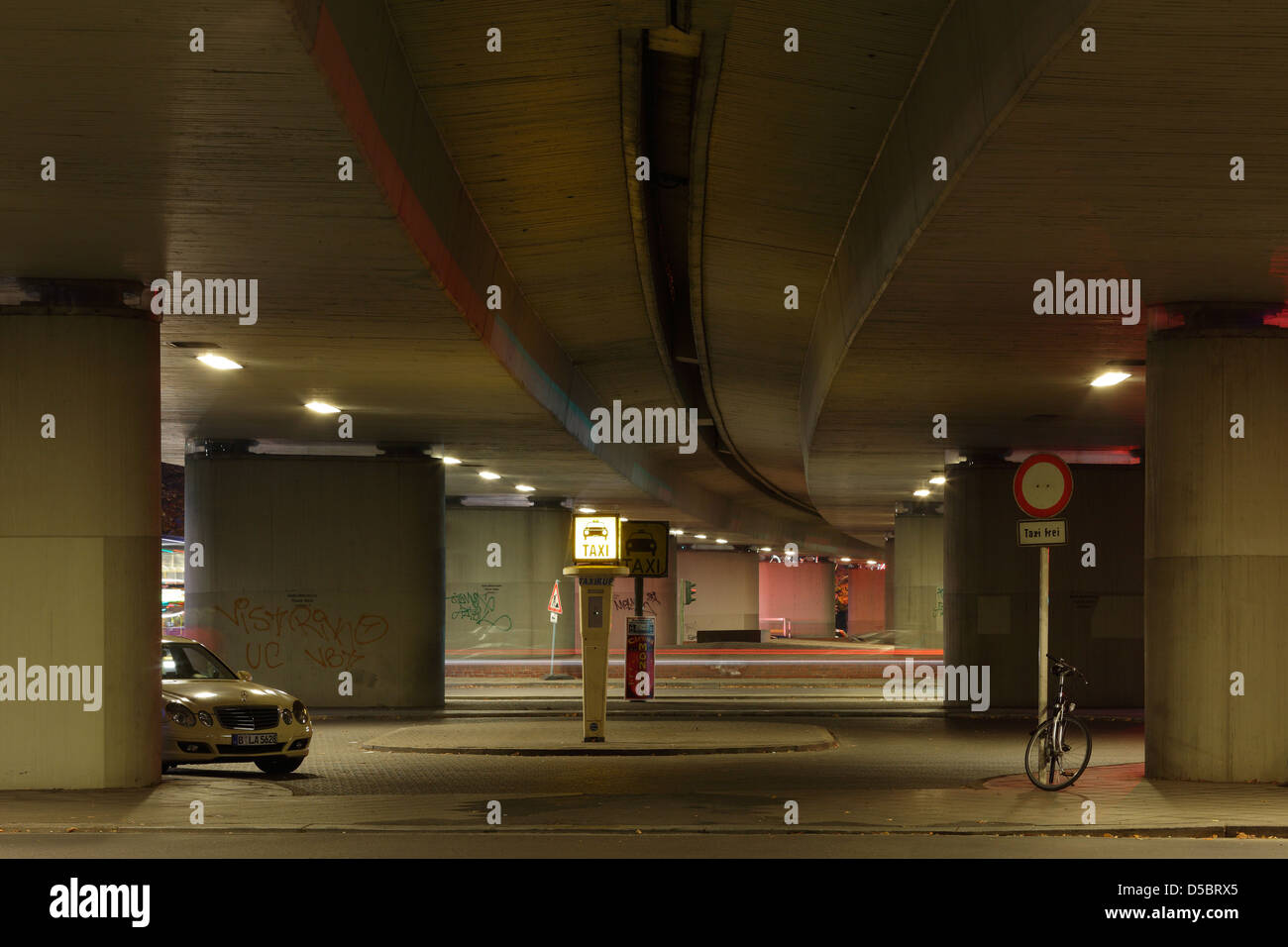 Under Freeway Stock Photos & Under Freeway Stock Images - Alamy