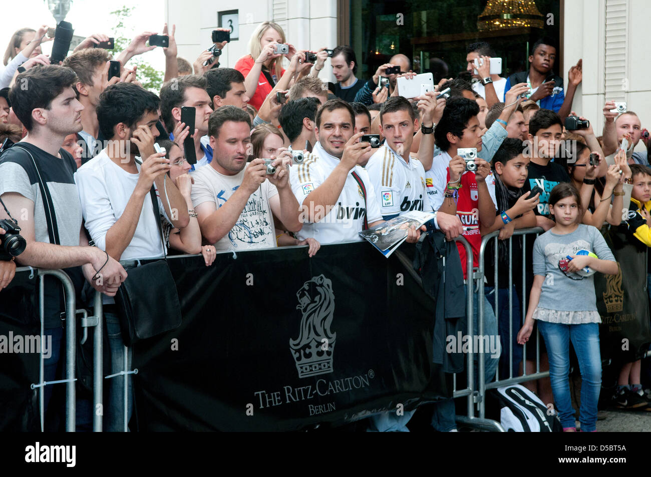 Fans of Real Madrid while the soccer team is leaving hotel Ritz Carlton ...