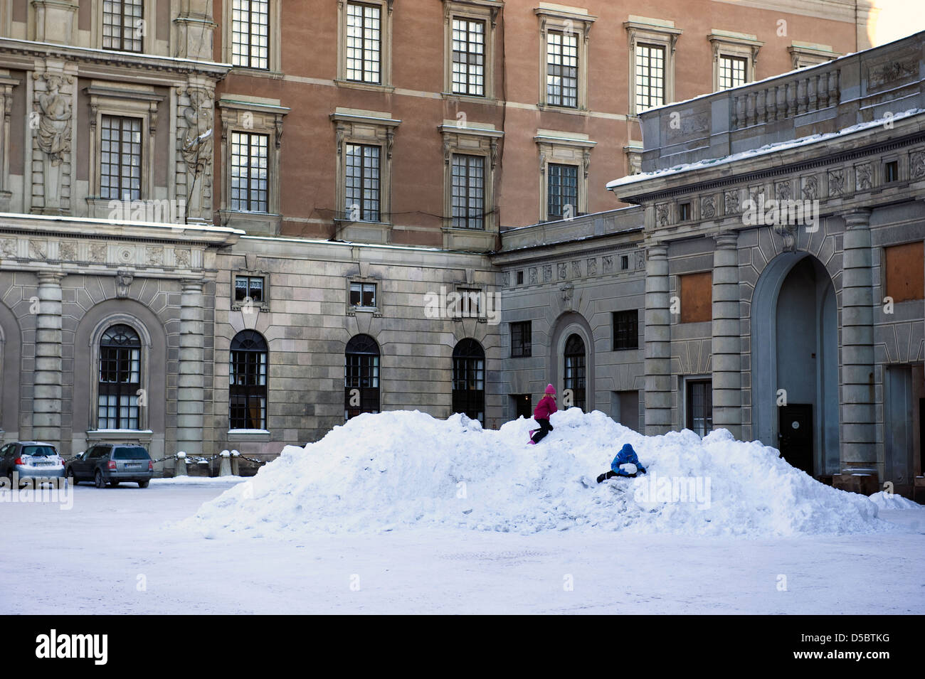 Pile of snow hi-res stock photography and images - Alamy