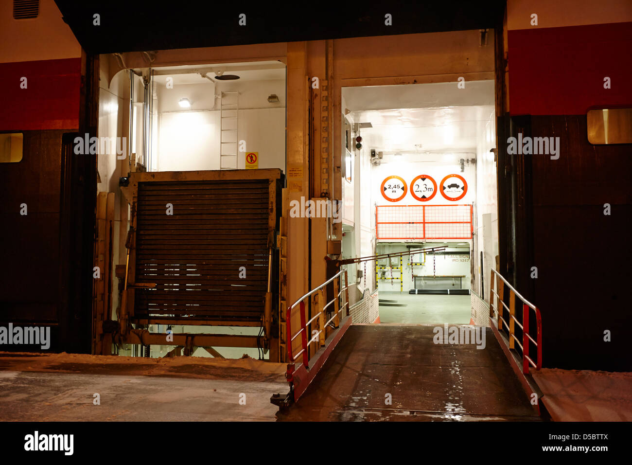 Vehicle access ramp hi-res stock photography and images - Alamy