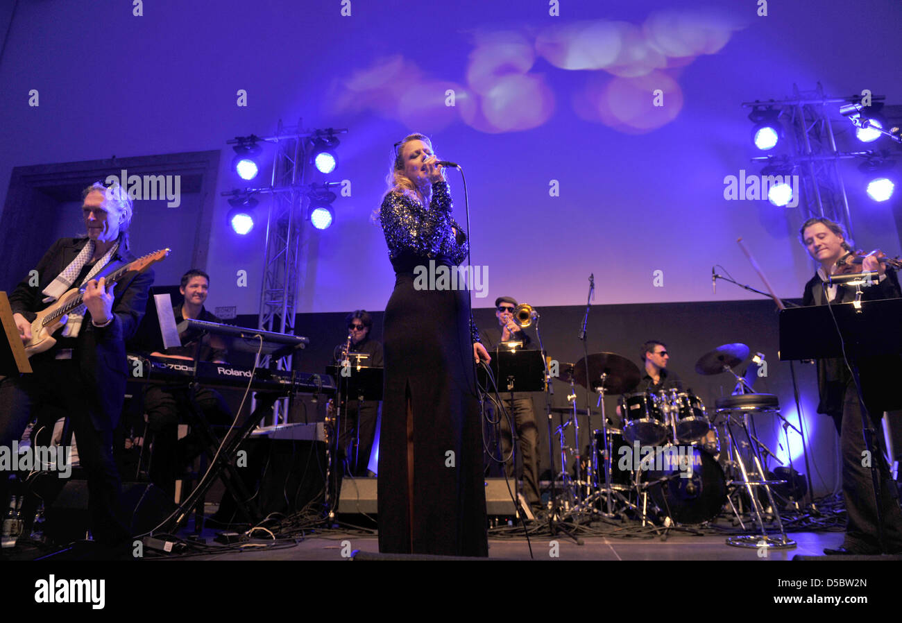 Barbara schoeneberger (pregnant) hi-res stock photography and images ...