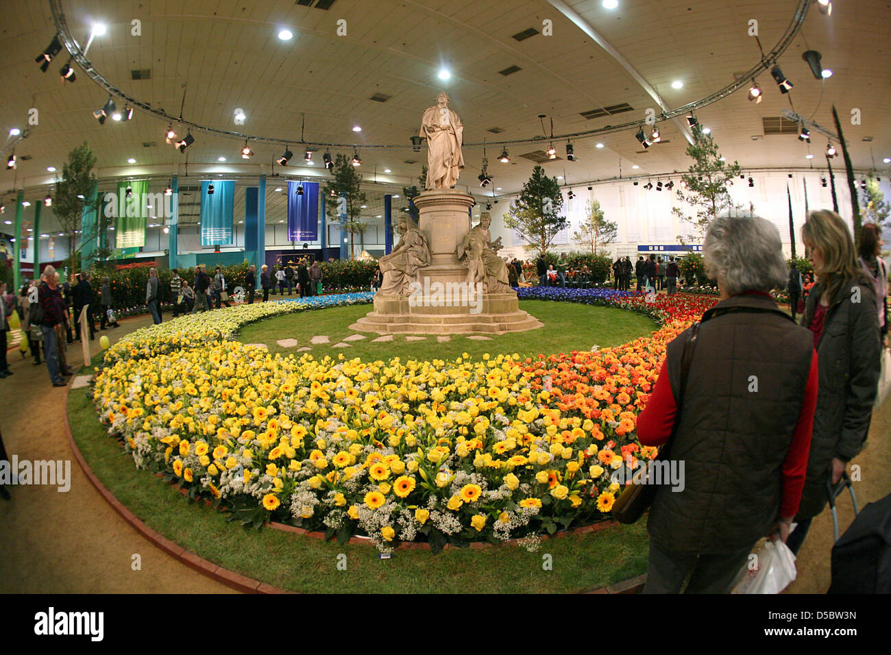 Visitors view in the flower hall which this year's motto is "Goethe's ...