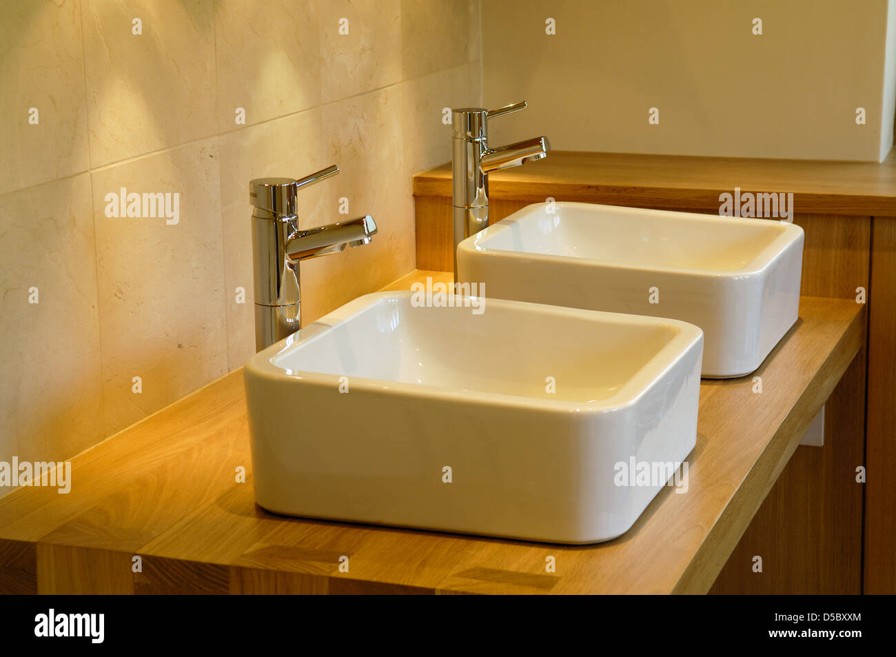 Bathroom sinks hi-res stock photography and images - Alamy