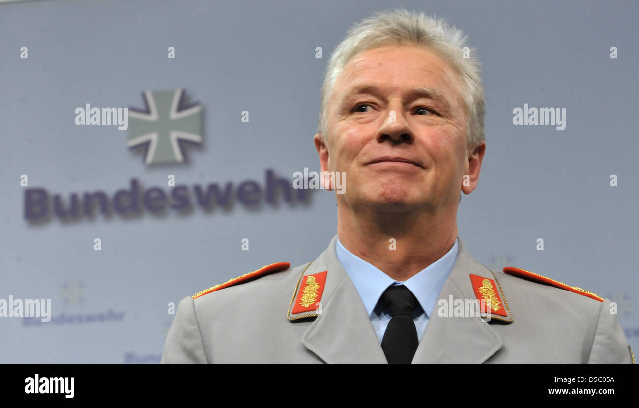 New federal minister of defence and general volker wieker hi-res stock ...