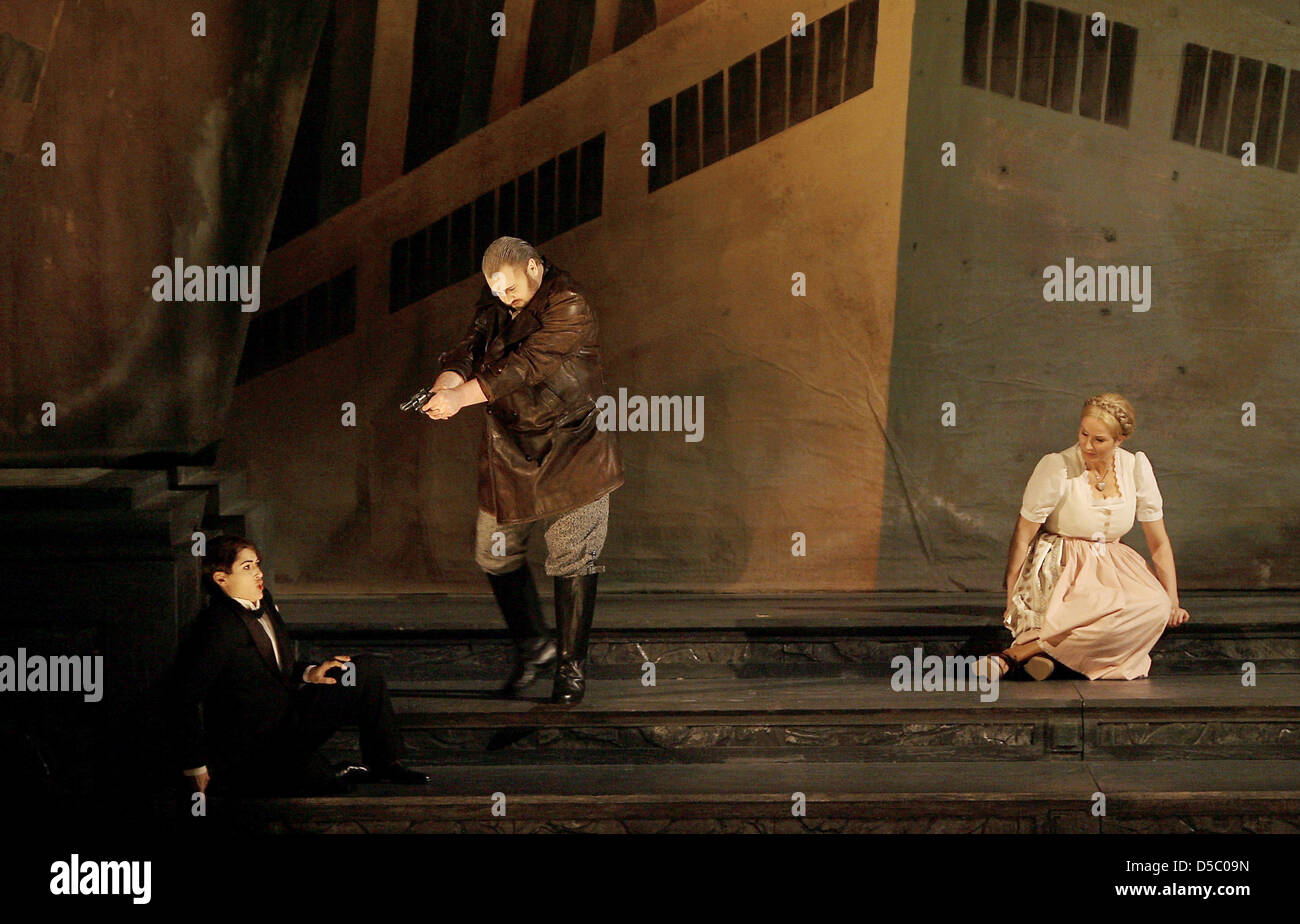 German tenor Torsten Kerl as Rienzi (C), US mezzo-soprano Kate Aldrich ...