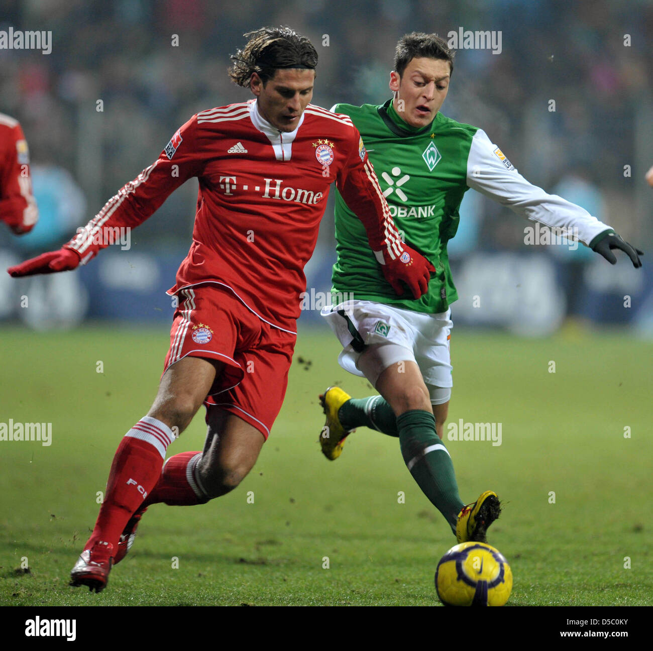 Bremen's Mesut Ozil (R) and Bayern Munich's Mario Gomez (L) vie for the ...