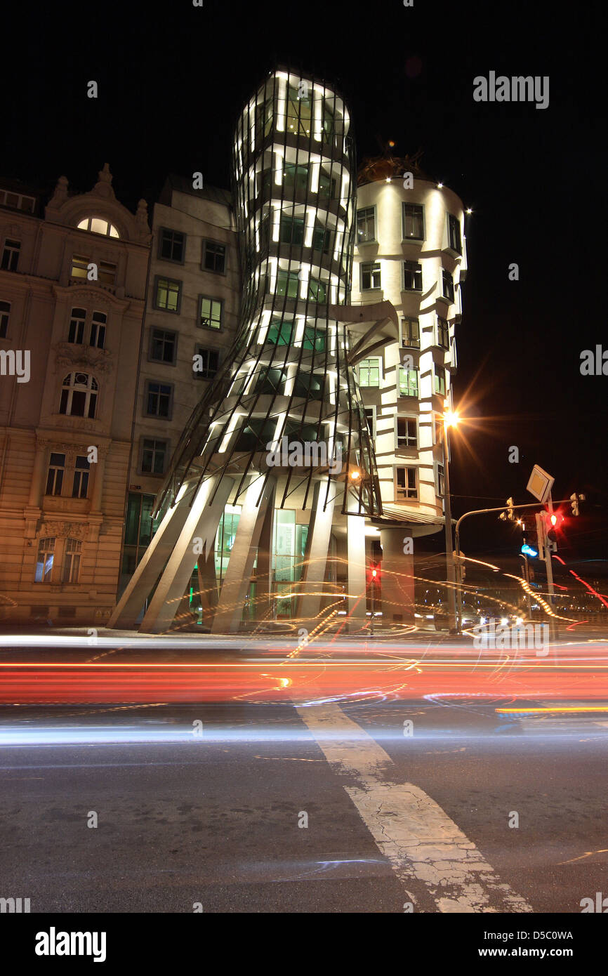 Prague, dancing house Stock Photo - Alamy