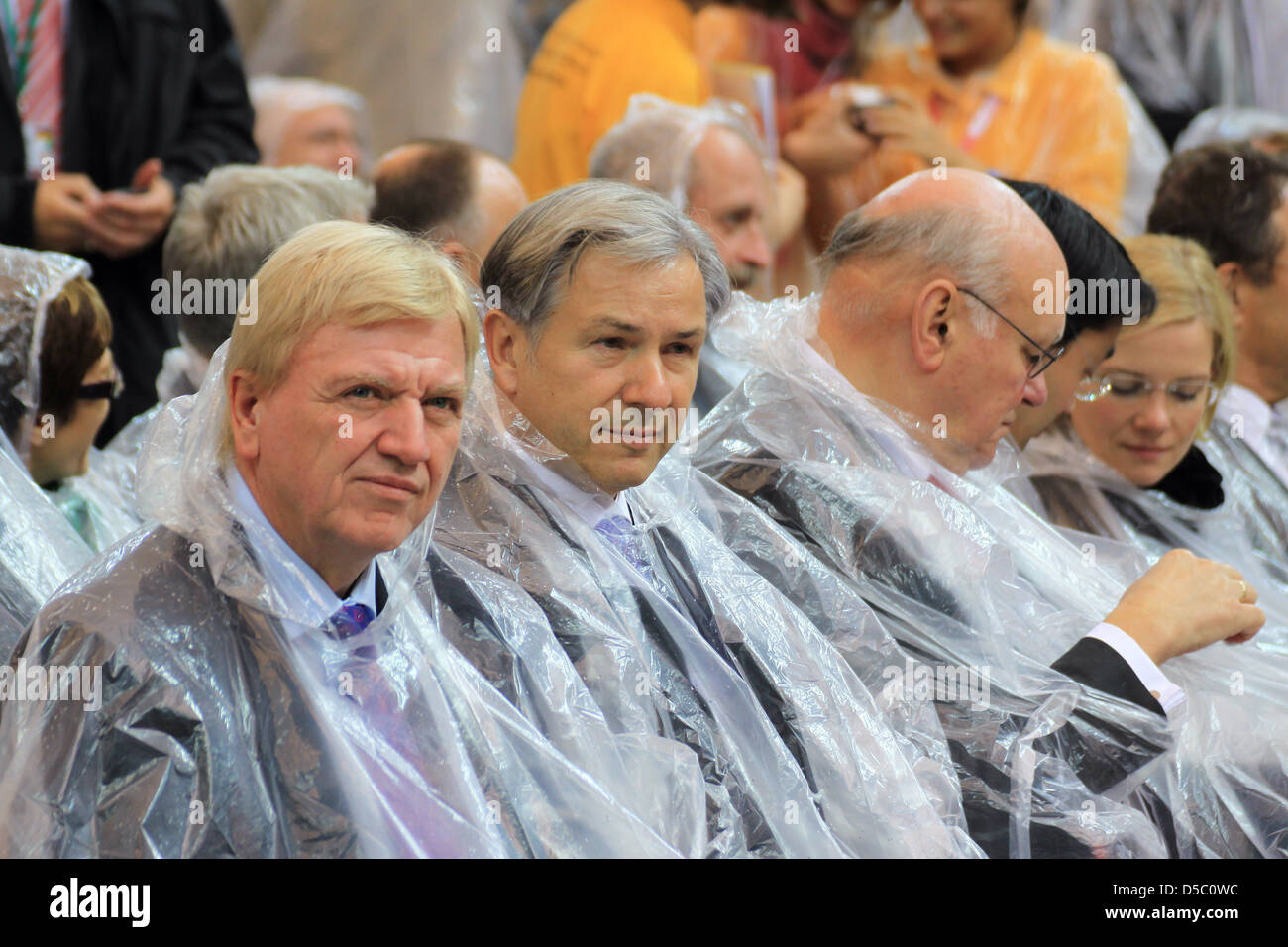 Klaus Wowereit celebrating the Mass of Pope Benedict XVI at olympic ...