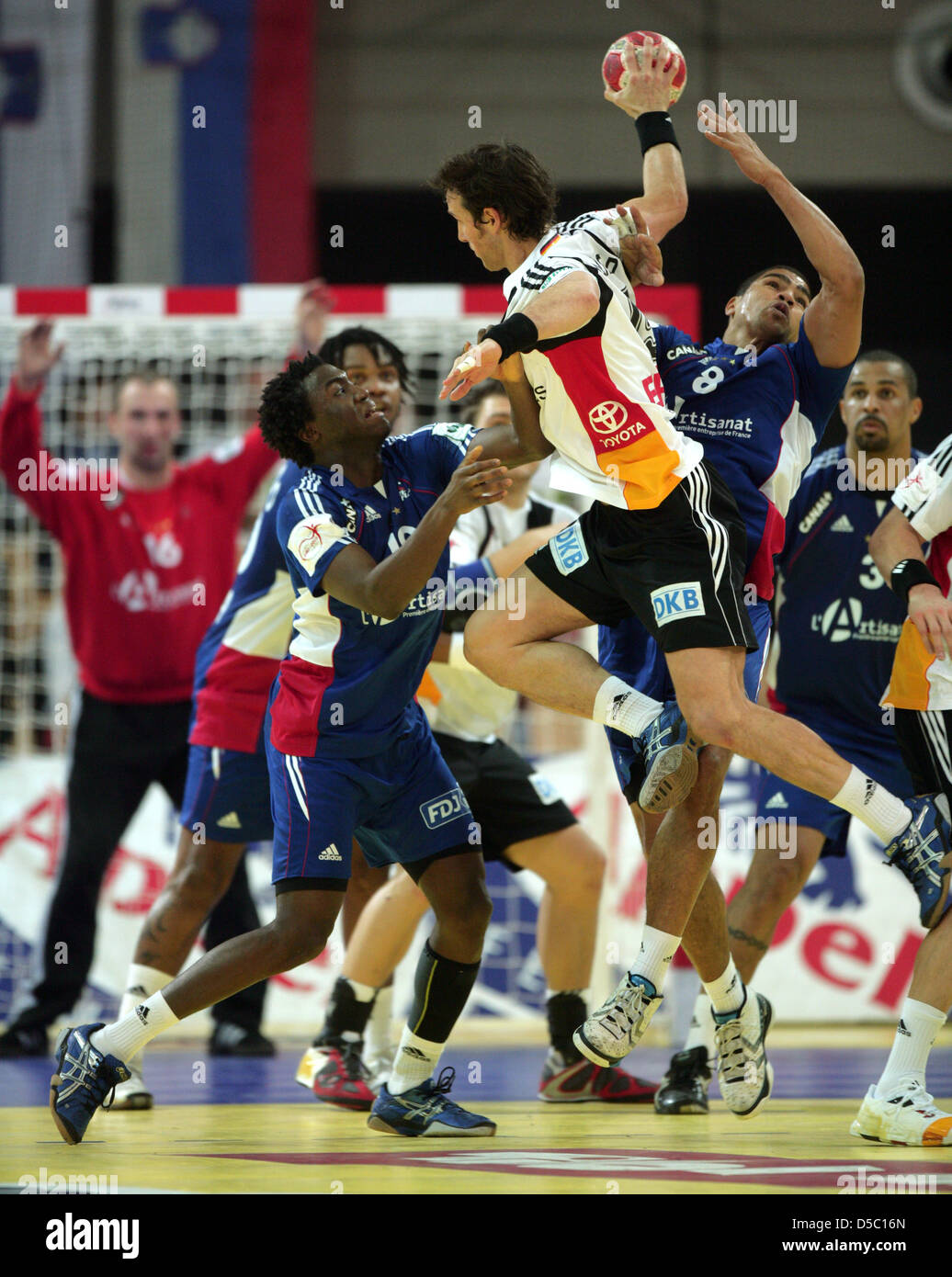 Germany's Torsten Jansen (C) throws the ball during Handball Euro 2010 ...