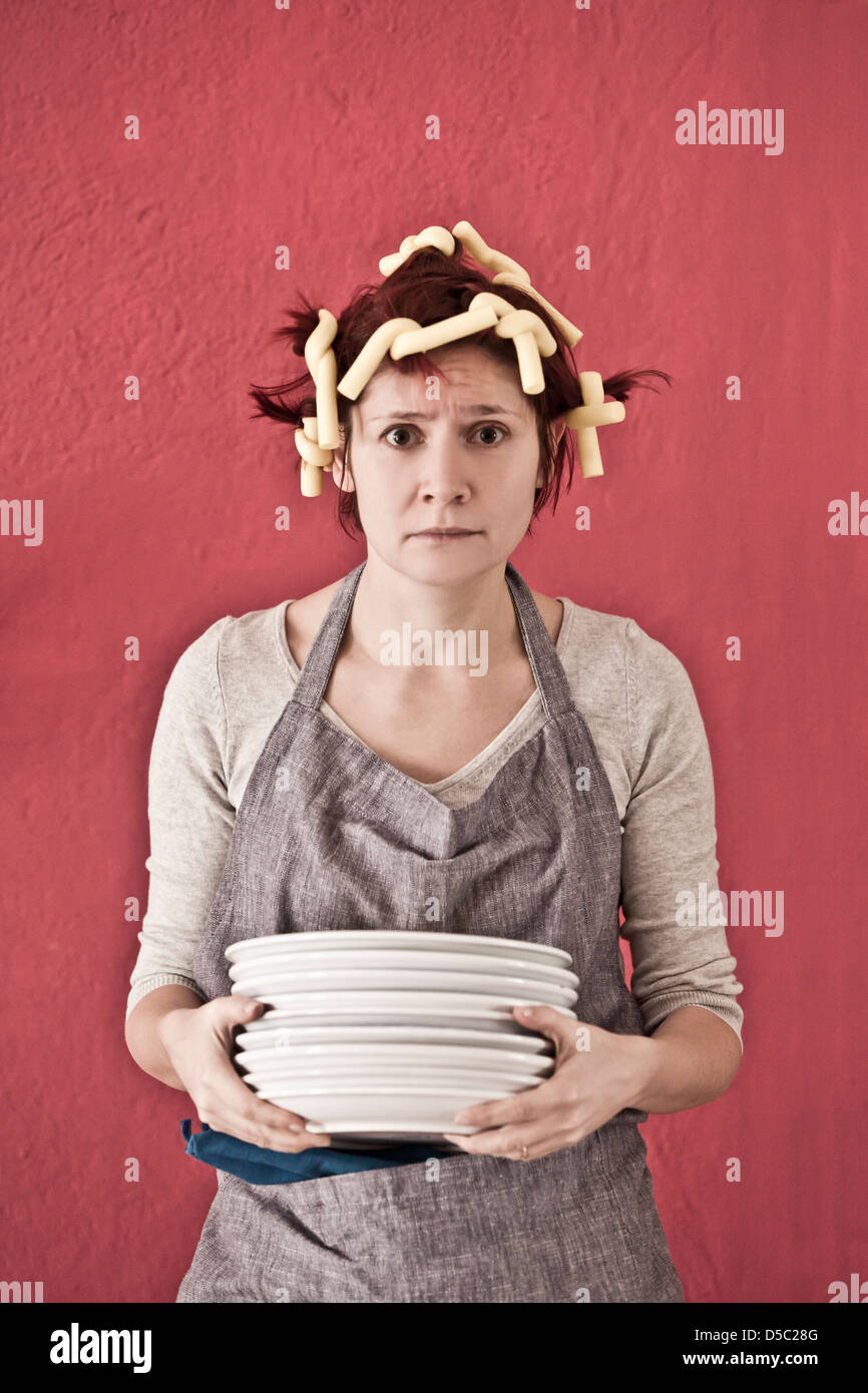 Stack of plates hi-res stock photography and images - Alamy