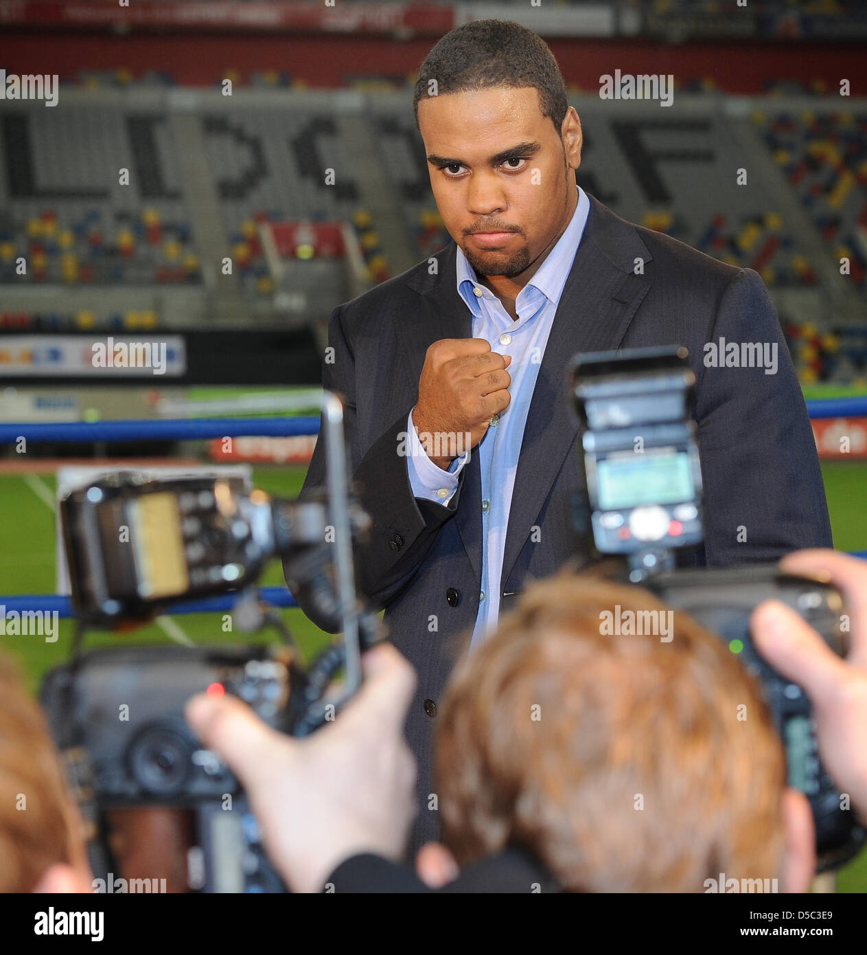 US heavyweight boxer Eddie Chambers poses during a media event in ...