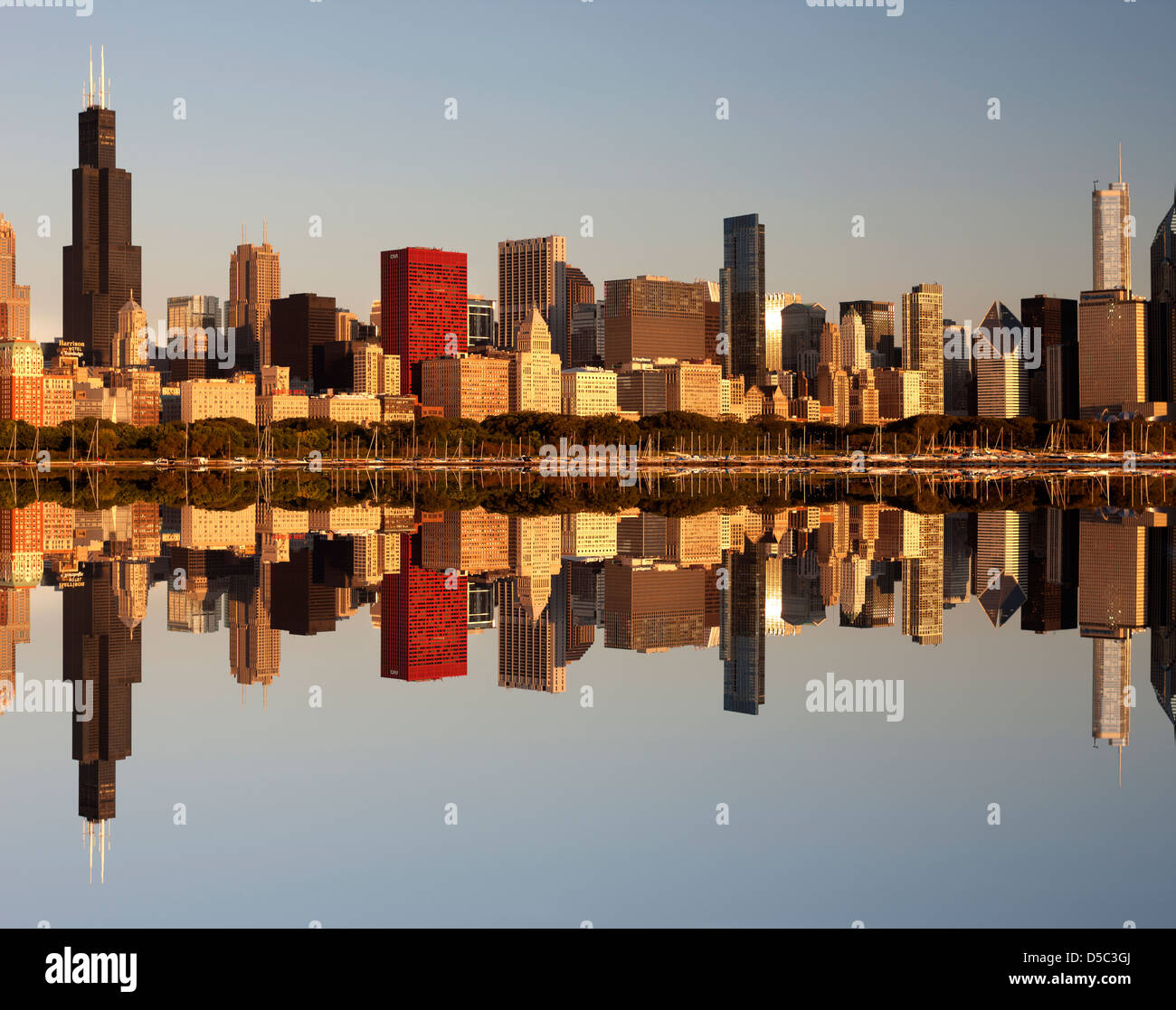 LAKE SHORE SKYLINE DOWNTOWN CHICAGO ILLINOIS USA Stock Photo - Alamy