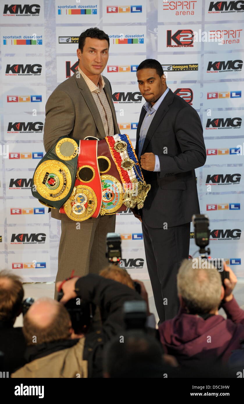 Ukrainian IBO, WBO and IBF Heavyweight Champion Vladimir Klitschko (L ...