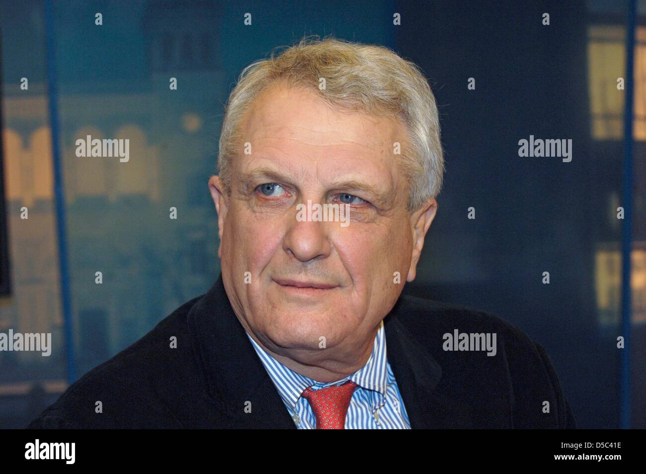 Tv broadcast weekly hi-res stock photography and images - Alamy