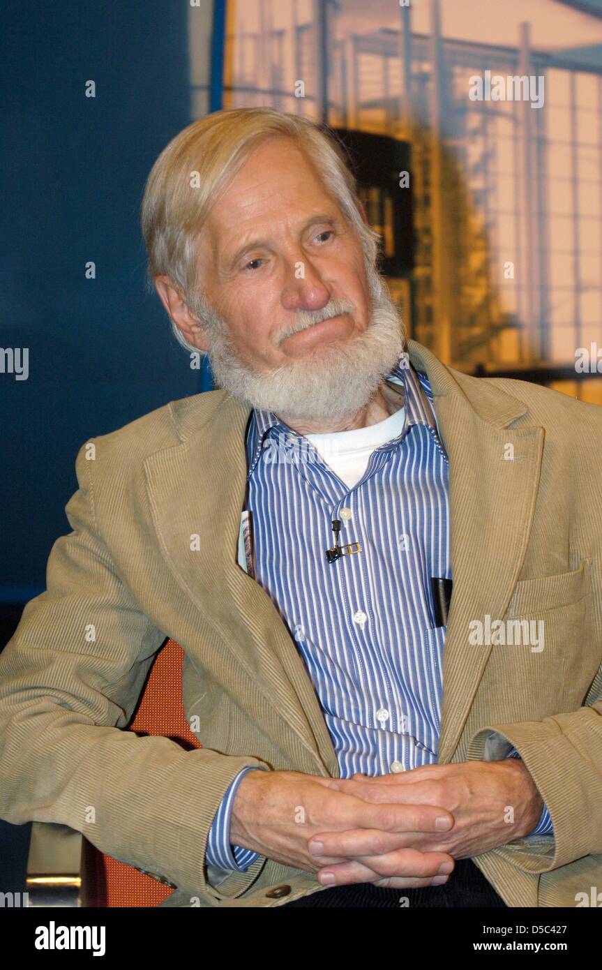 German broadcast journalist hi-res stock photography and images - Alamy