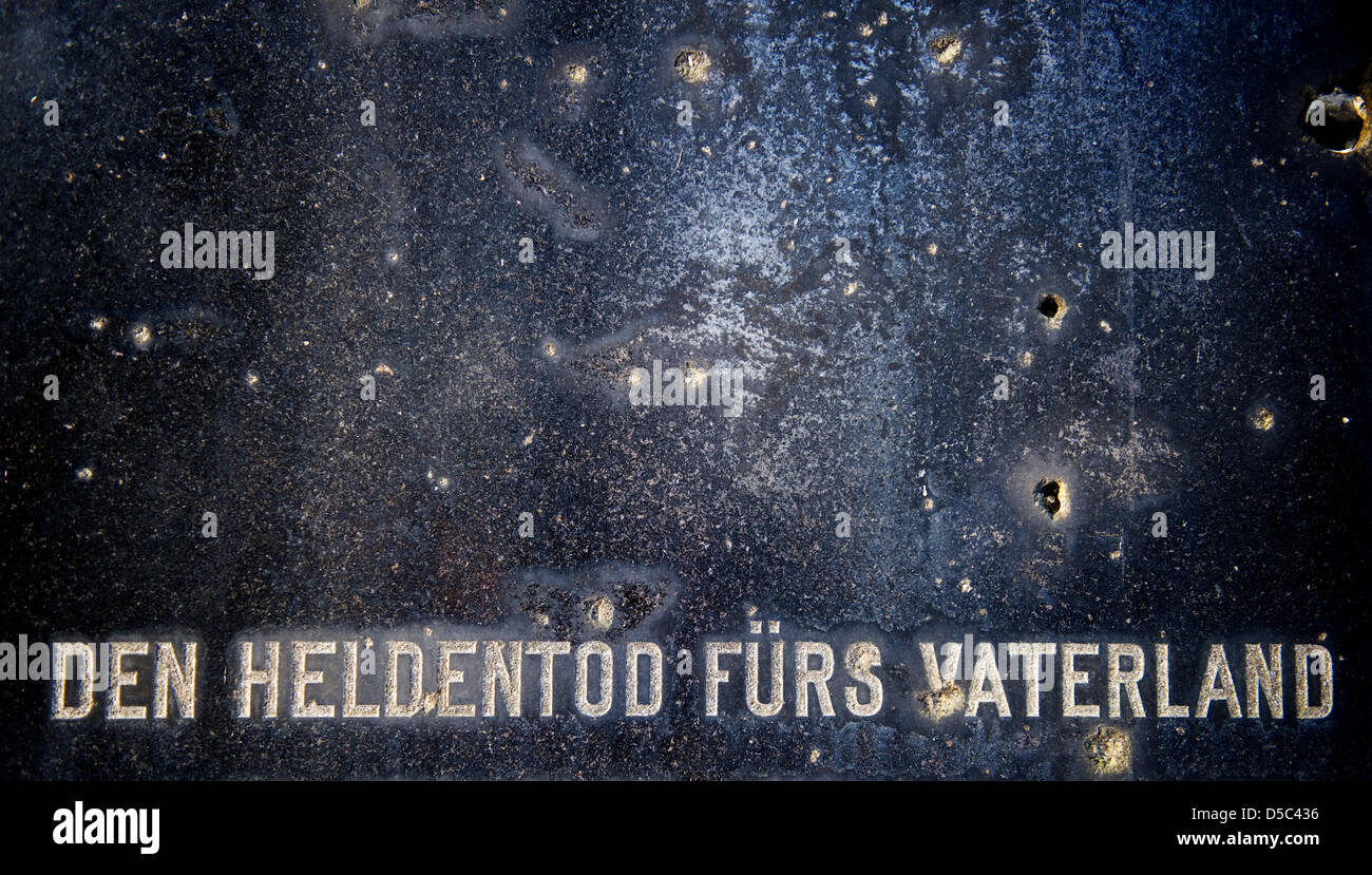 On a gravestone can be seen the lettering ''Heroic death for the ...