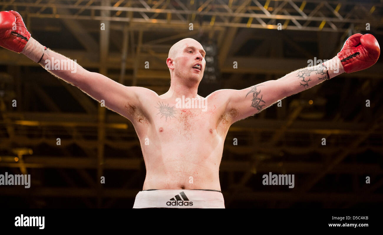 Finish Robert Helenius cheers after defeating US American Lamon ...