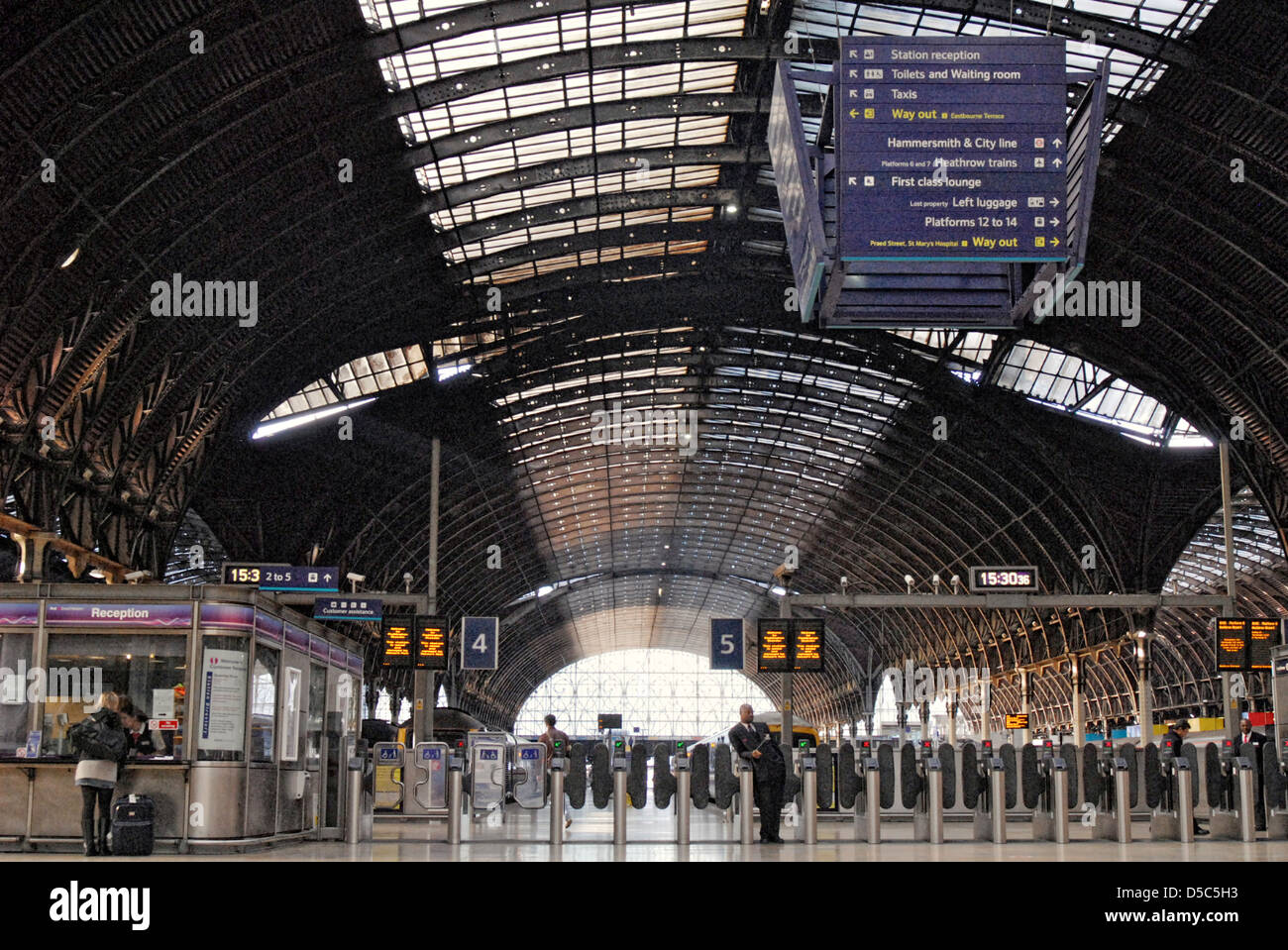 Station ticket gates hi-res stock photography and images - Alamy
