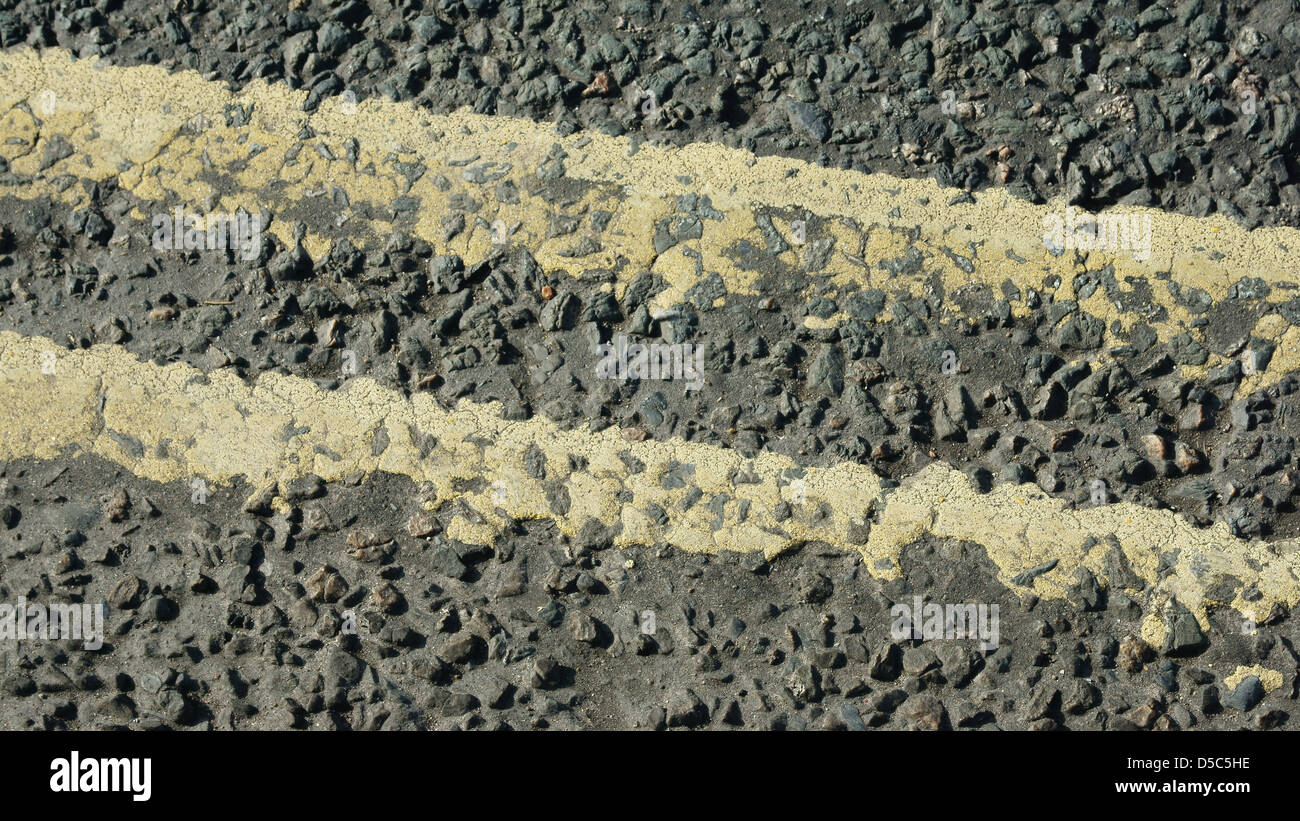 double yellow stripes yellow road tarmac road Stock Photo - Alamy