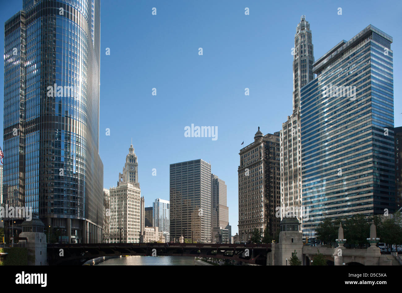 LOOP SKYLINE DOWNTOWN CHICAGO ILLINOIS USA Stock Photo - Alamy